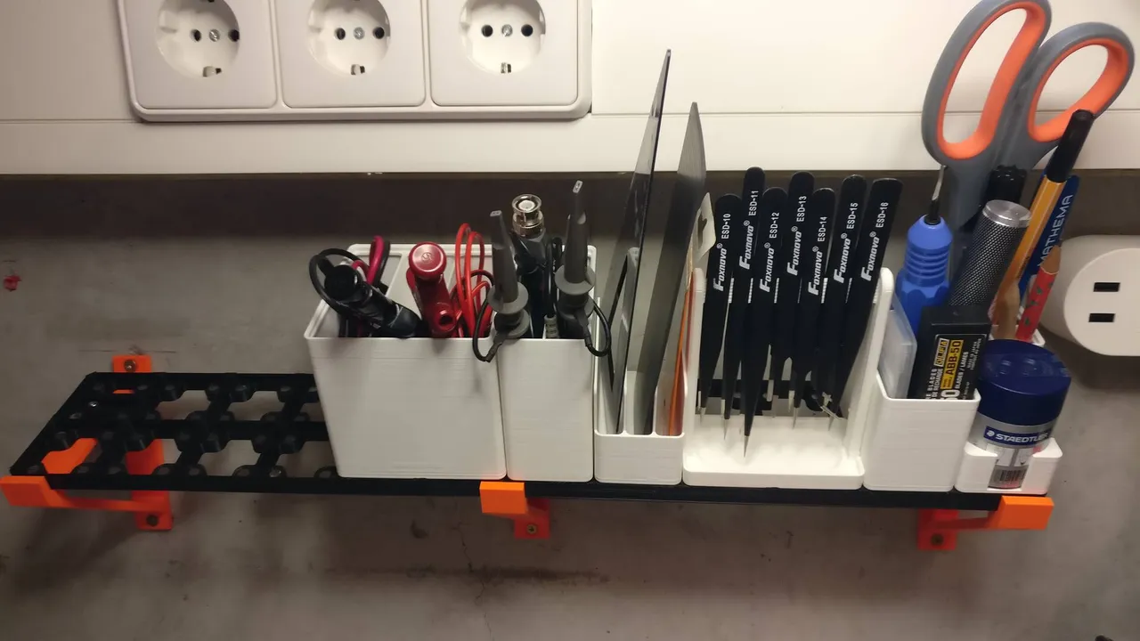 Gridfinity base with mounting hole for wall mounts by AMacG | Download ...