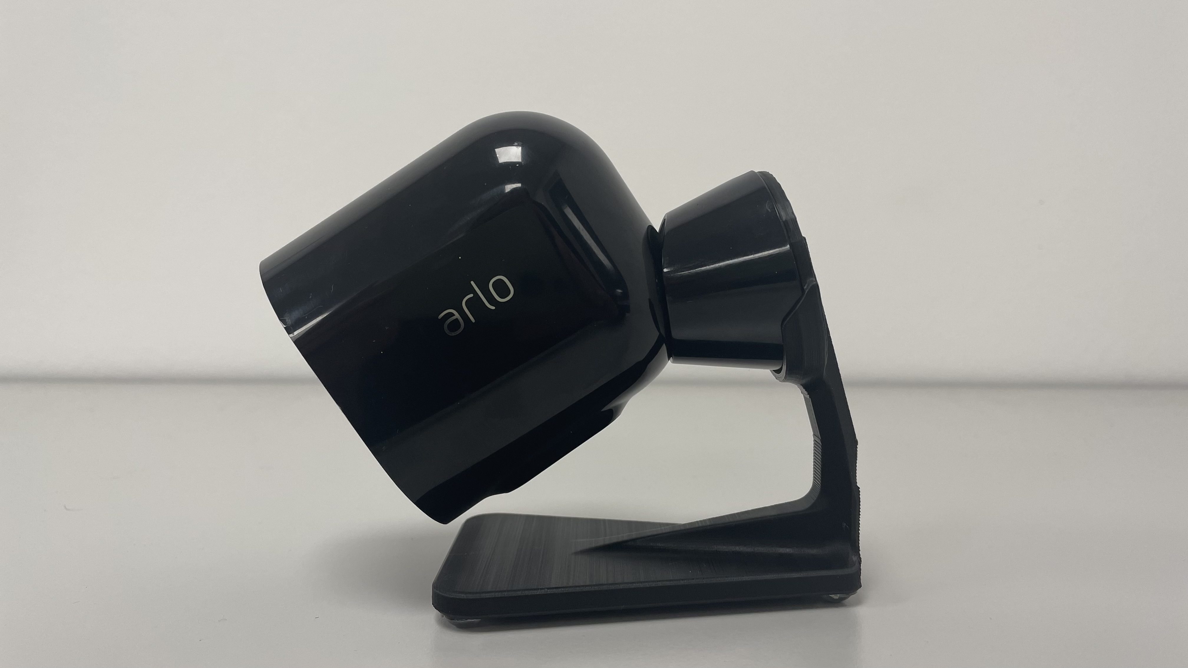 ARLO Pro 4 stand for original magnet bracket von Guschtl | Kostenloses ...