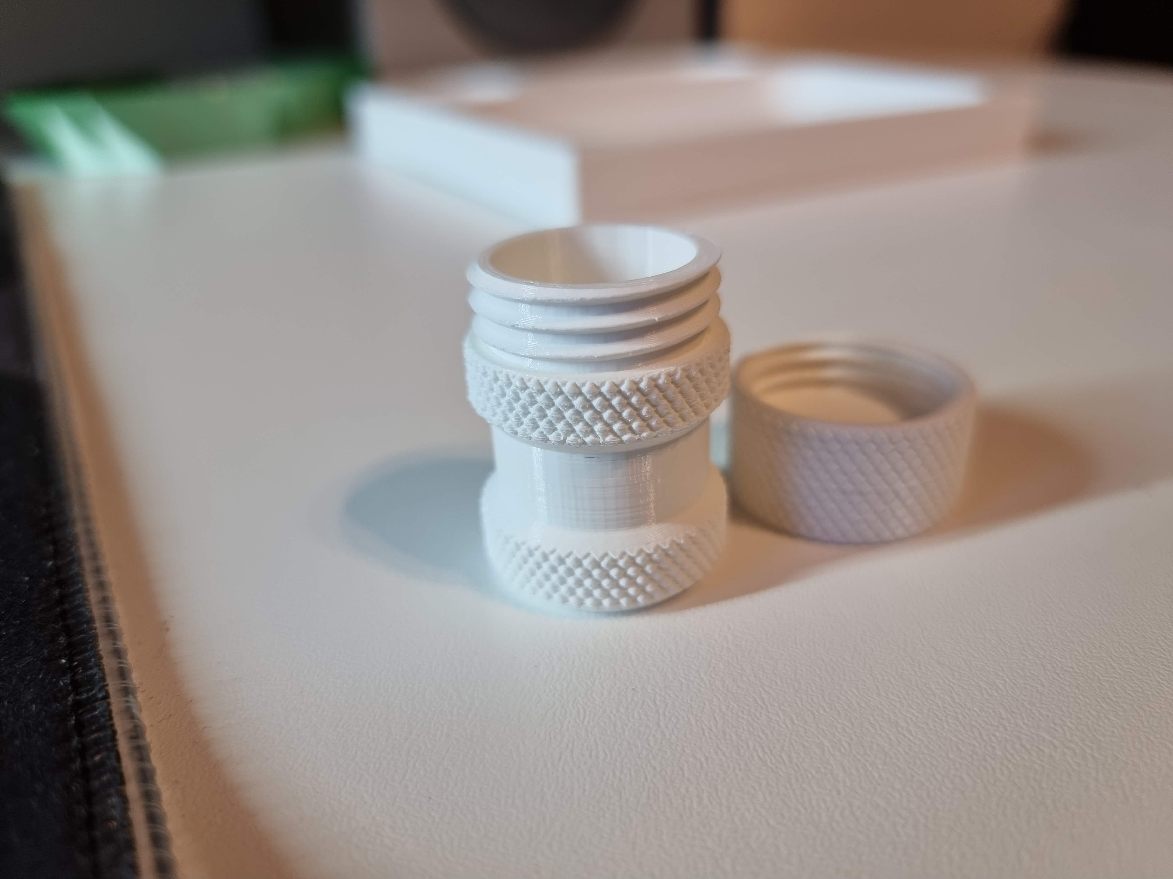 Small EDC container / pillbox by Petr Surý | Download free STL model ...