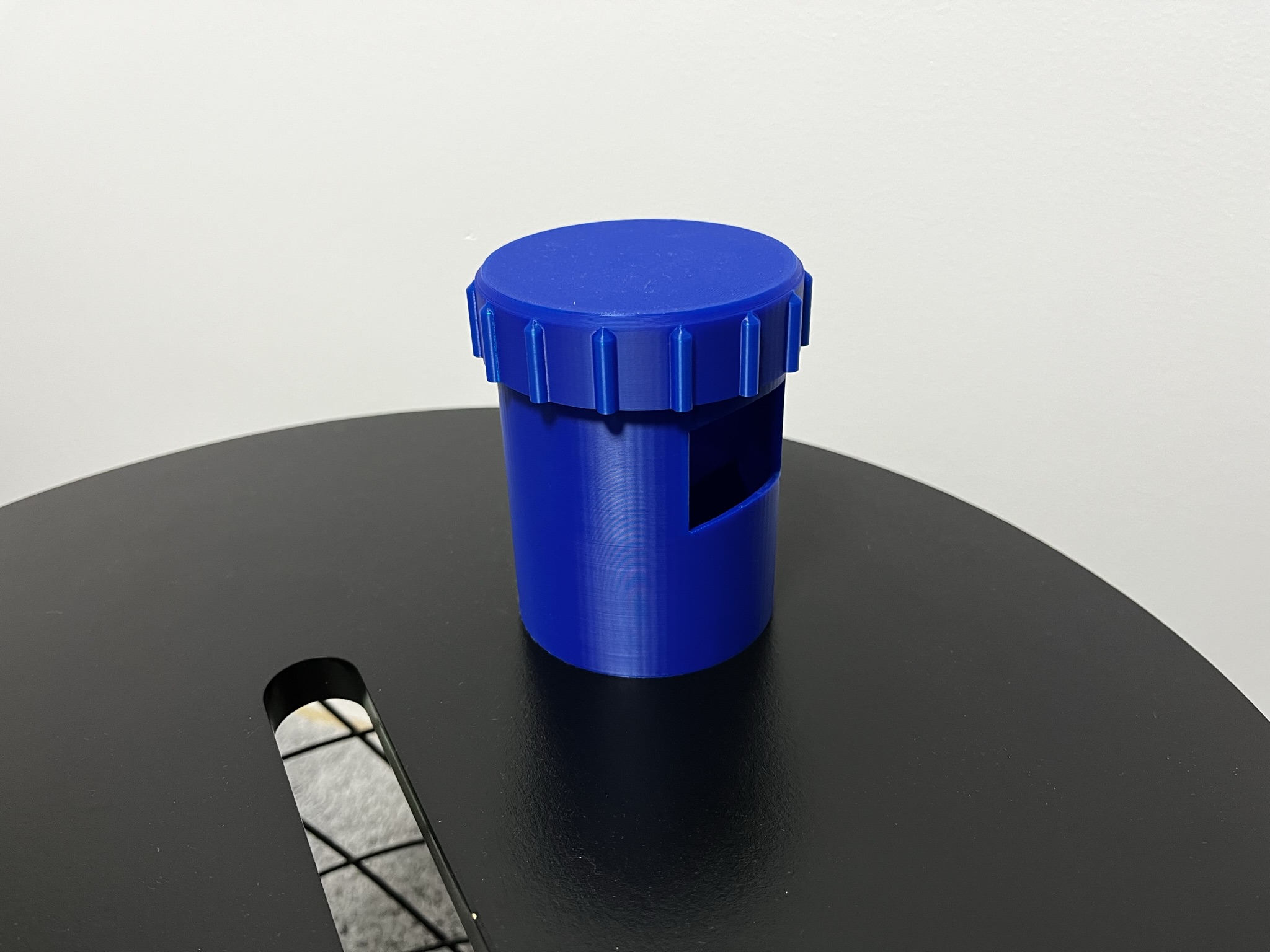 Dice storage with built in dice roller by Adam | Download free STL ...