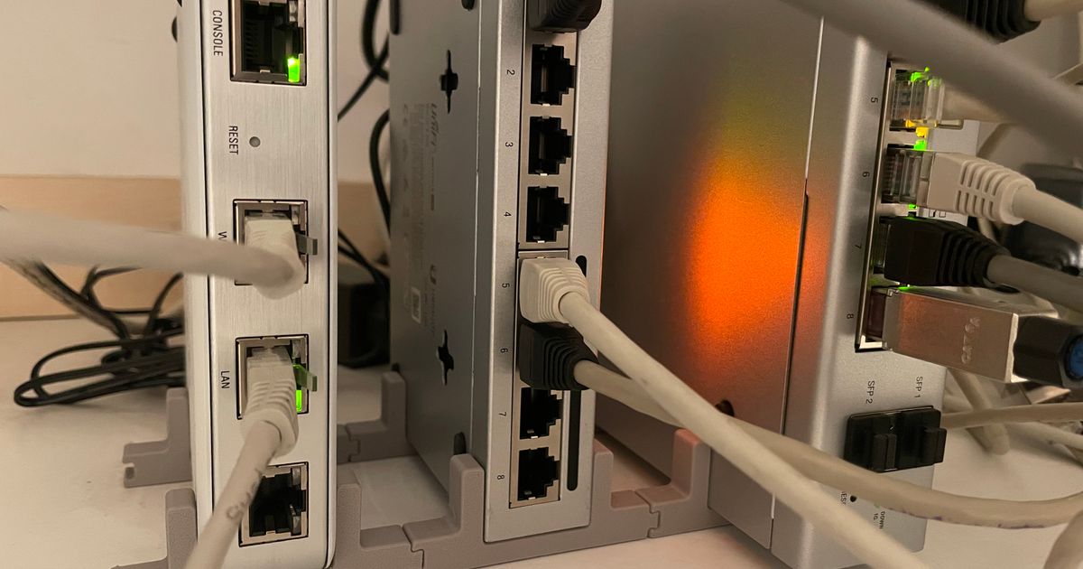 Modular Vertical Stand for Ubiquiti Unifi Devices (USG Router, POE ...