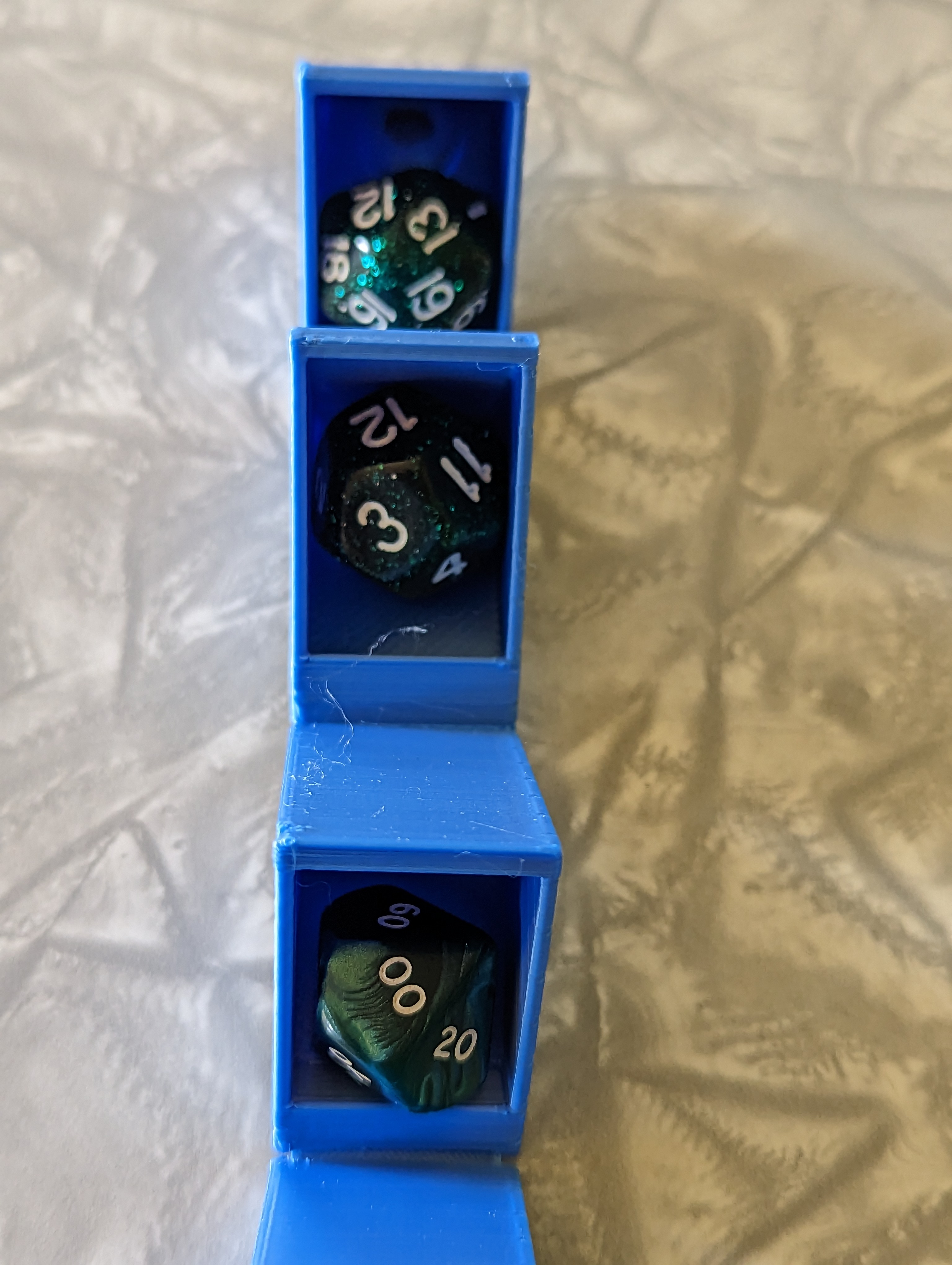 Roll-up Hex Dice Box without hinges! by Jamehz | Download free STL model | Printables.com