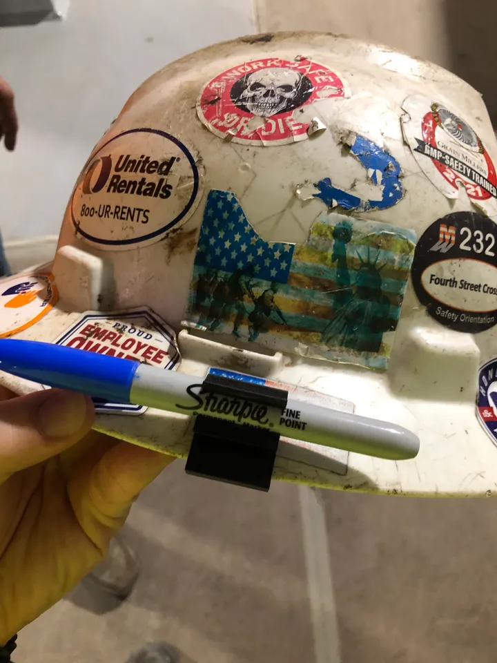 Hardhat Sharpie Clip V2 by LT_Davis | Download free STL model ...