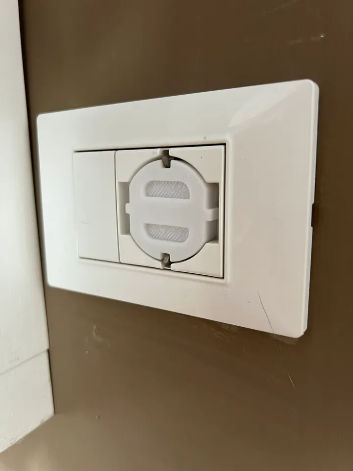 Shuko plug childproof cover by Daniel Merighi | Download free STL model ...