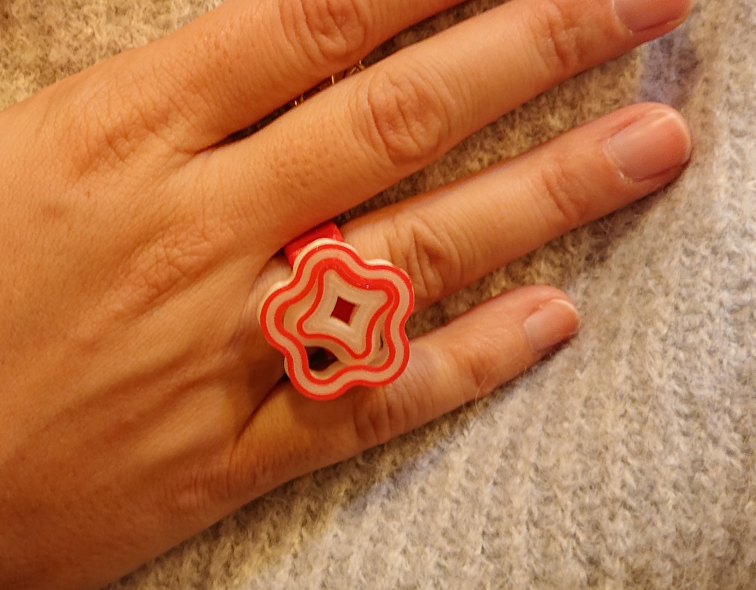 Spinning Bloomy Fidget Ring 2.1 by Printschnitzel.at | Download free ...