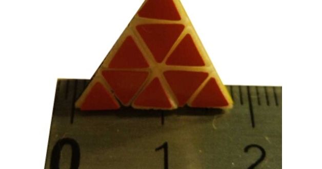 World's Smallest Pyraminx (15mm) von Ameen Nethaka Abhayasinghe SL ...