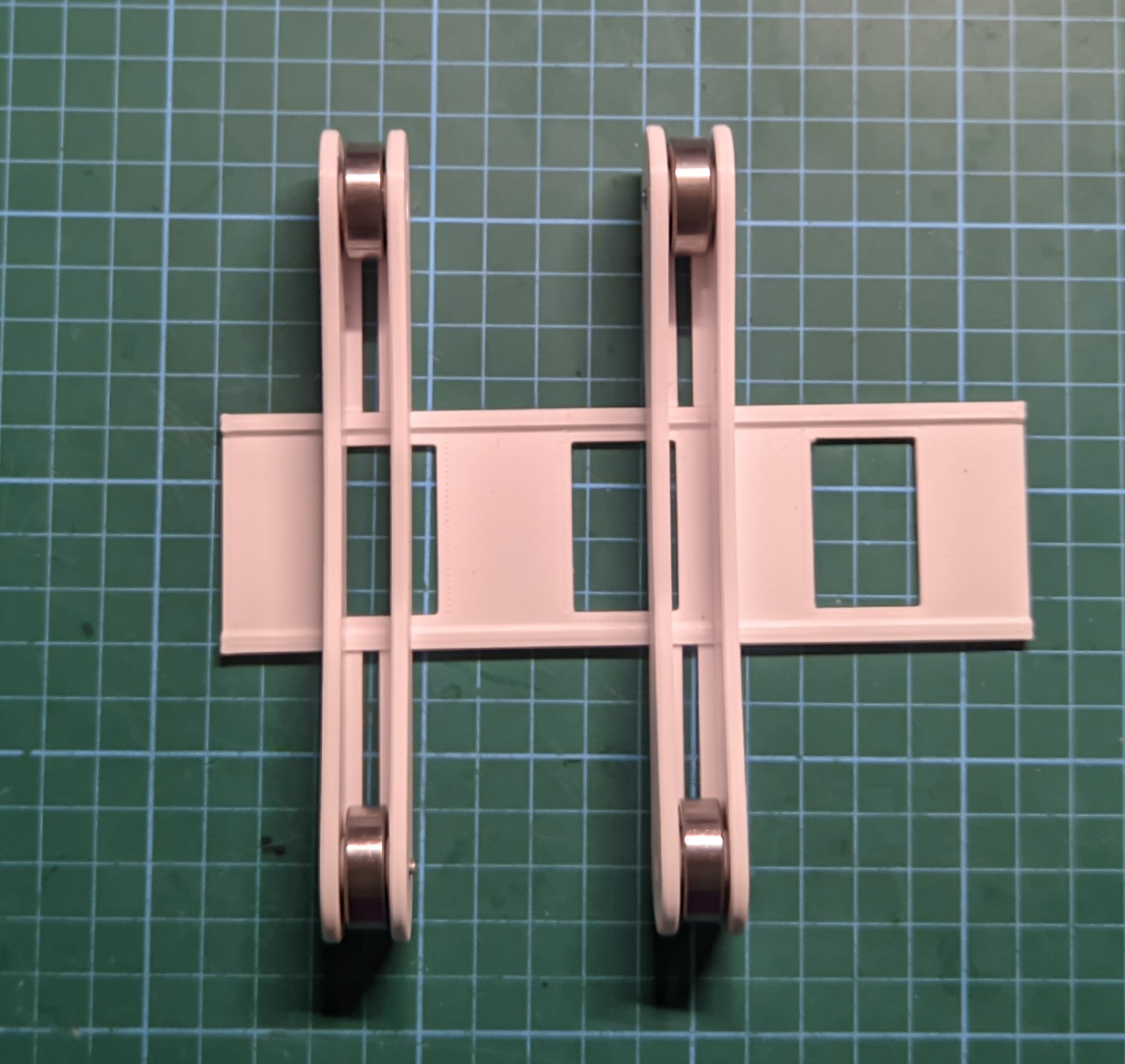 low-profile spool holder on rails by LucMeister | Download free STL ...