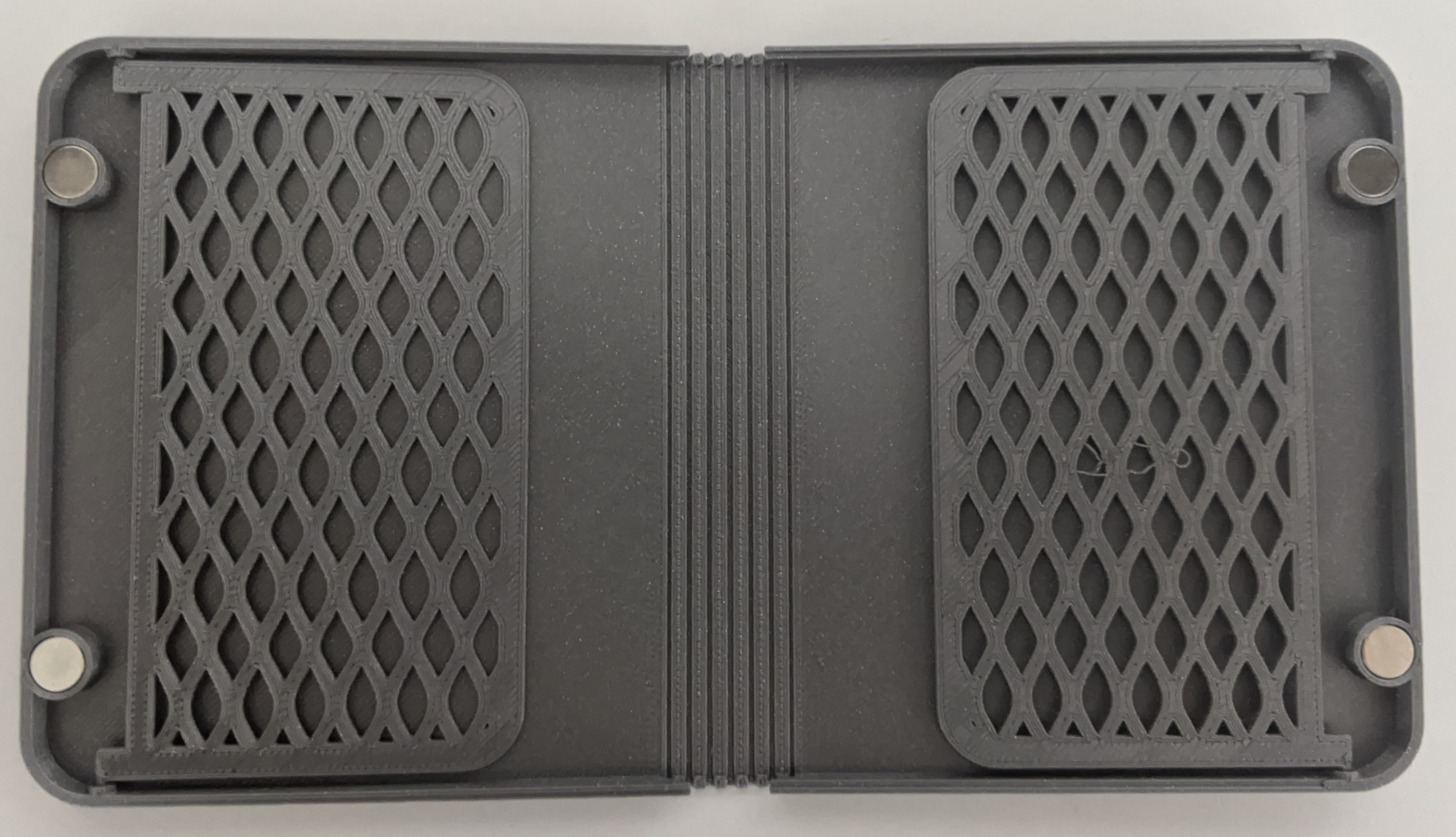 Foldable surgical mask case with magnets by Desla | Download free STL ...