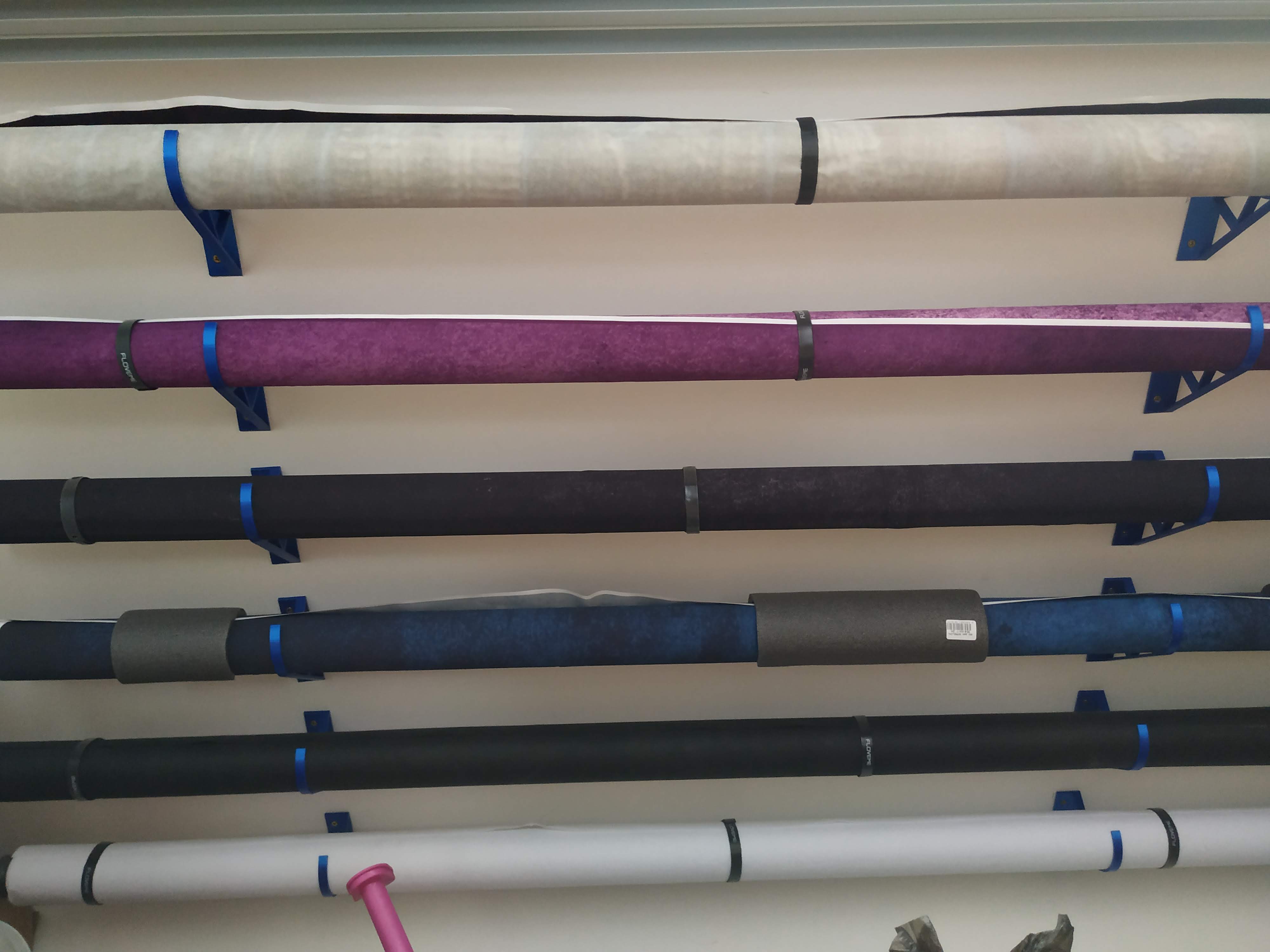 Leaning wall bracket for photo background - roll by Merrist | Download ...