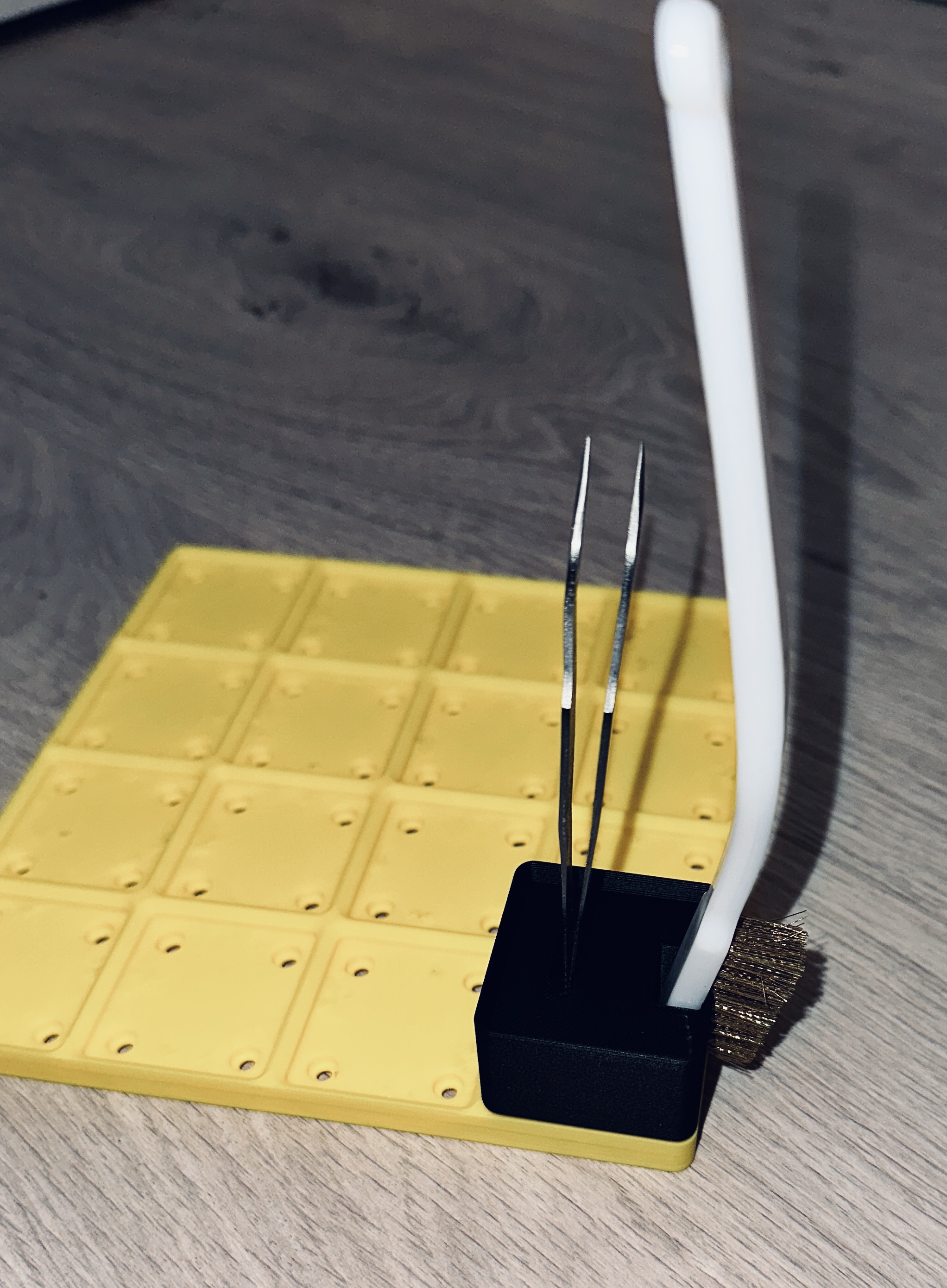 Gridfinity 1x1 Tweezer and Brass Brush Holder by matzAB | Download free ...