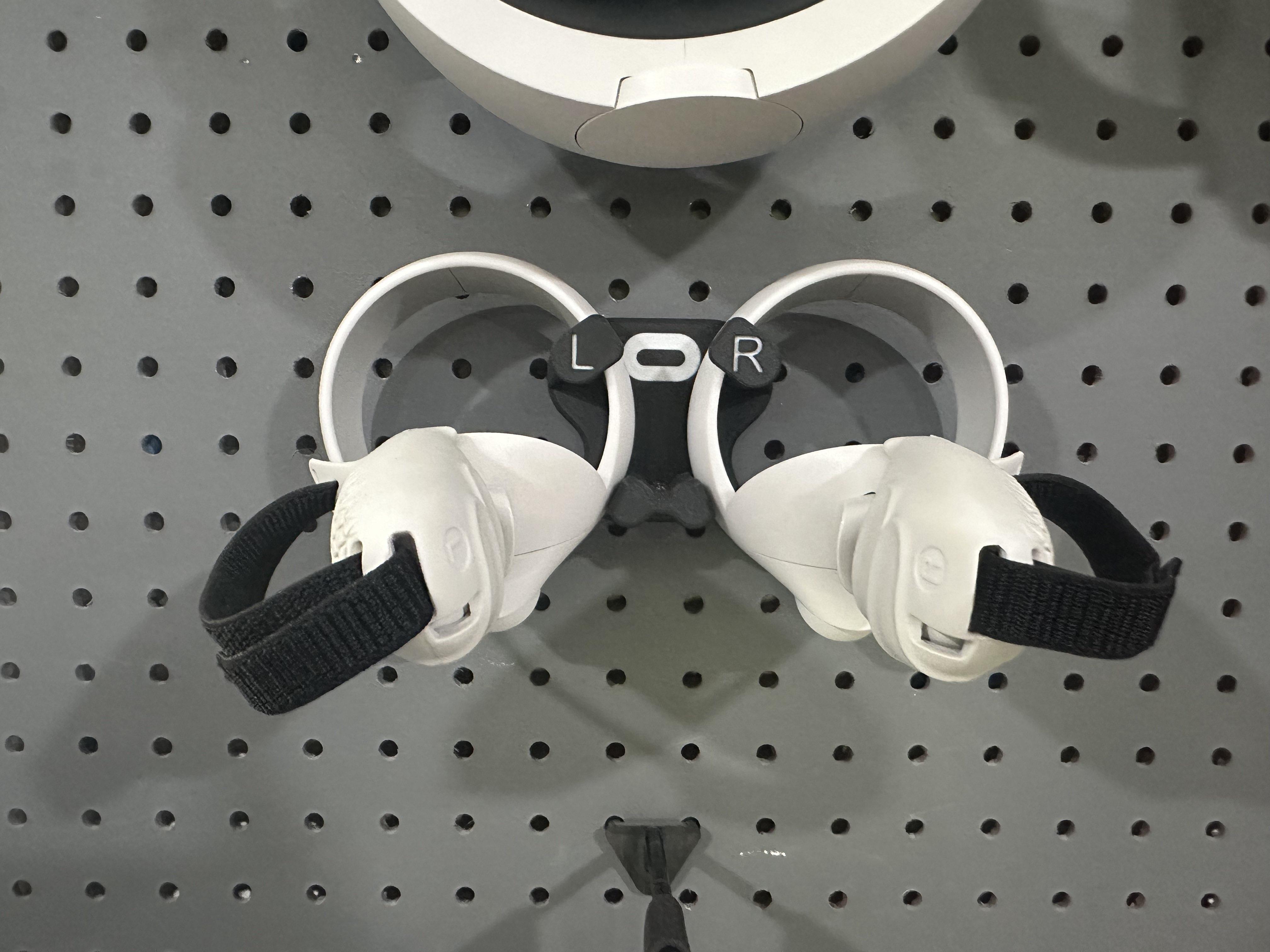 Oculus/Meta Quest 2 Controller Holder Peg Board by aaronrdaniels ...