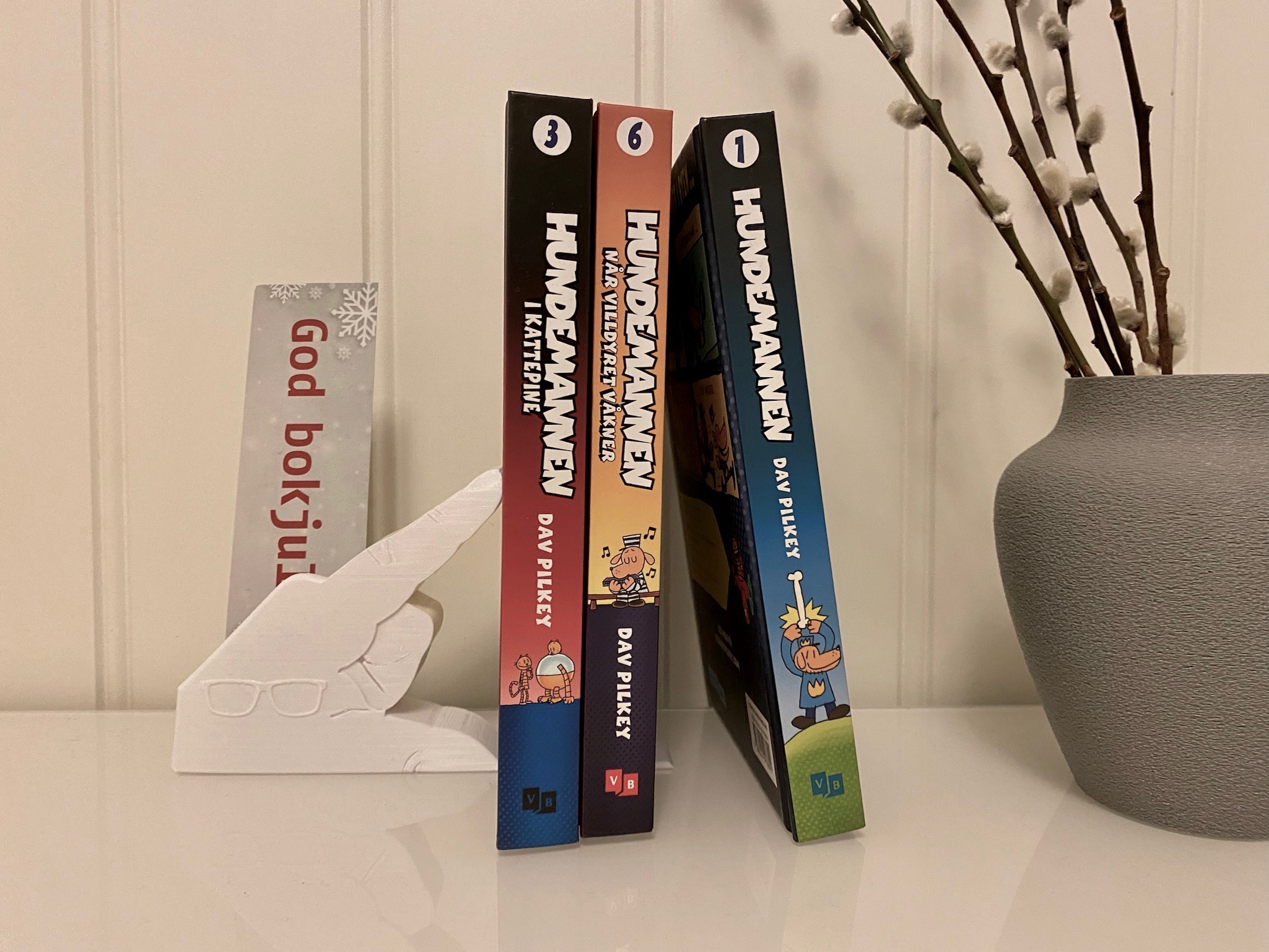 Bookend - Hand with pocket for bookmarks by Erik | Download free STL ...