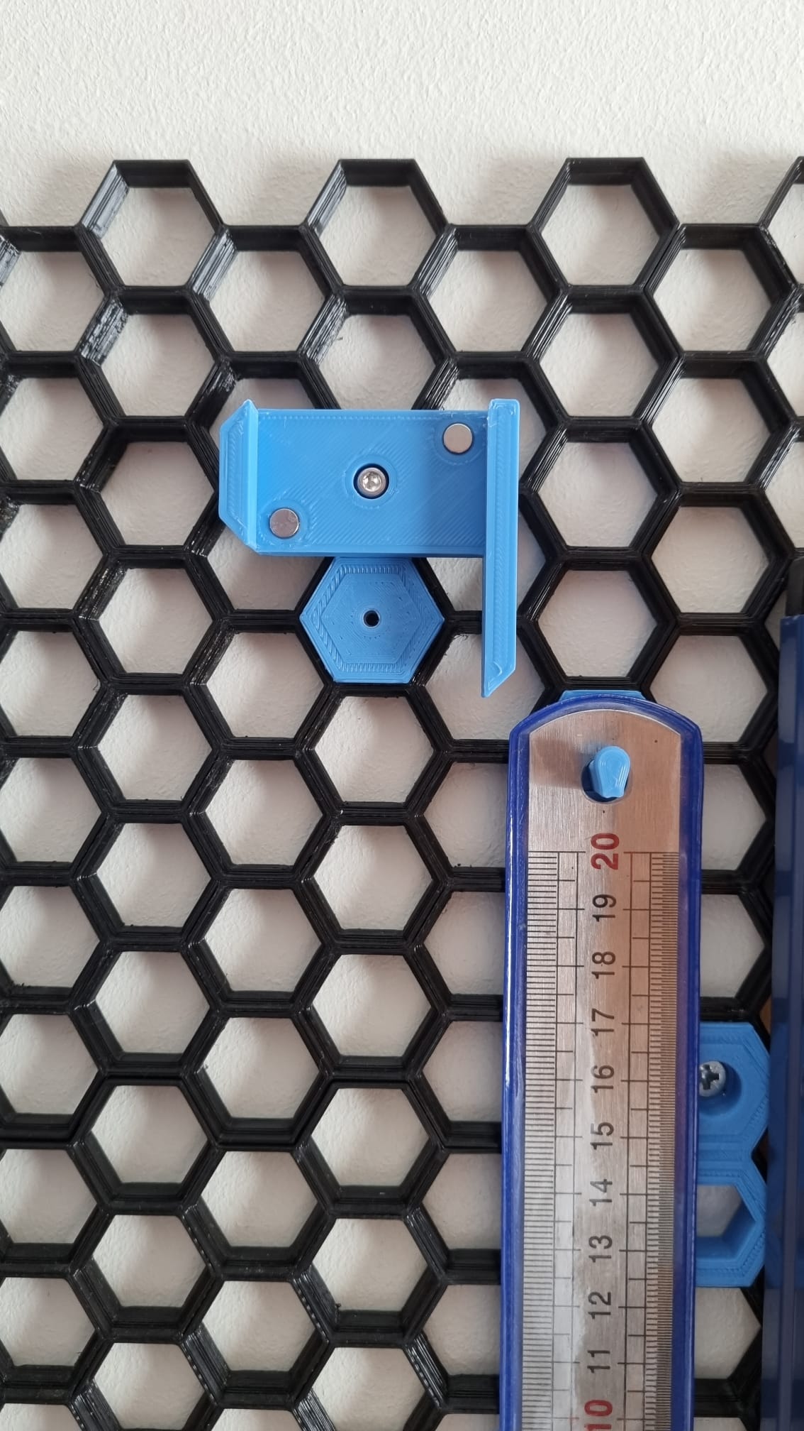 Square ruler holder for Honeycomb wall by Ian Noriega Nuñez | Download ...