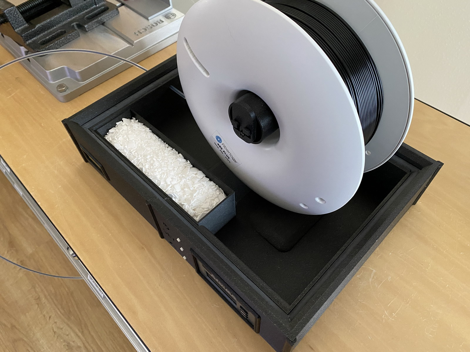 Filament dry box v2 with scale by Satellietje | Download free STL model ...