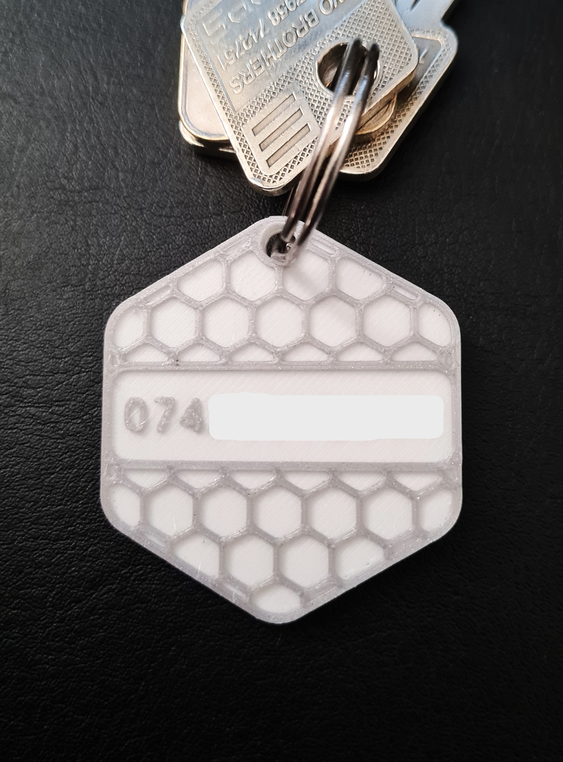 Hex Pattern Keyring - Fully Customisable with Fusion 360, add names and ...