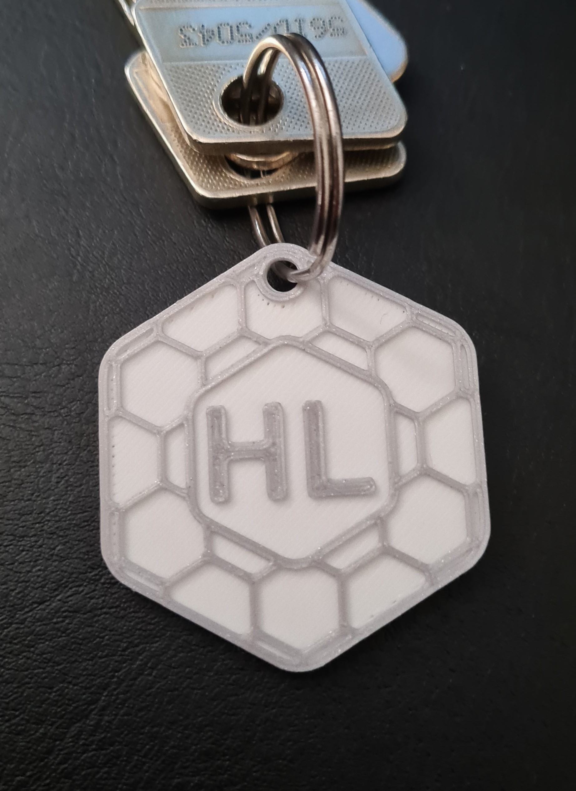 Hex Pattern Keyring - Fully Customisable with Fusion 360, add names and ...