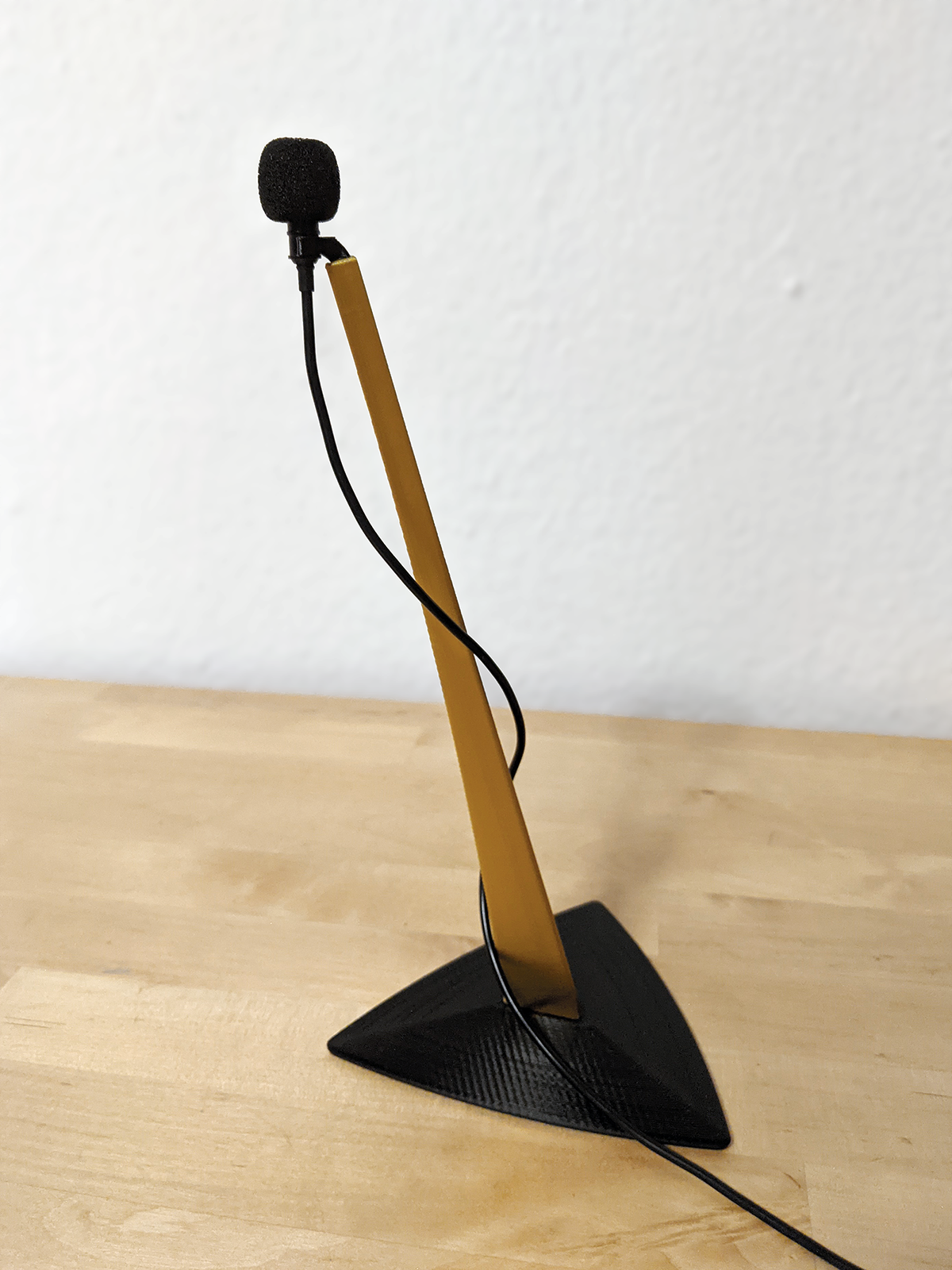 Desk stand for Lavalier / Lapel clip-on microphones by jk_printer ...