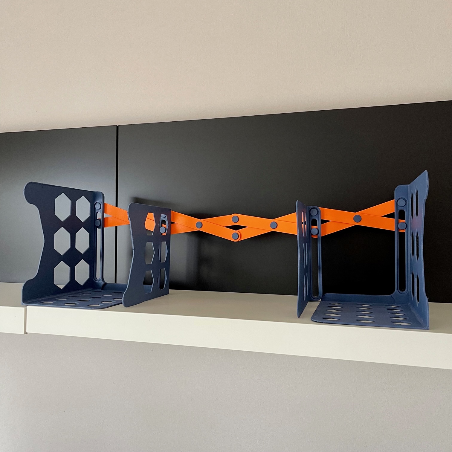 Extendable book stand by vmLOGIC | Download free STL model | Printables.com