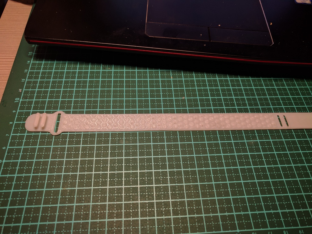 Bracelet with polygon stubs - Ninjaflex by Joey_3D | Download free STL ...