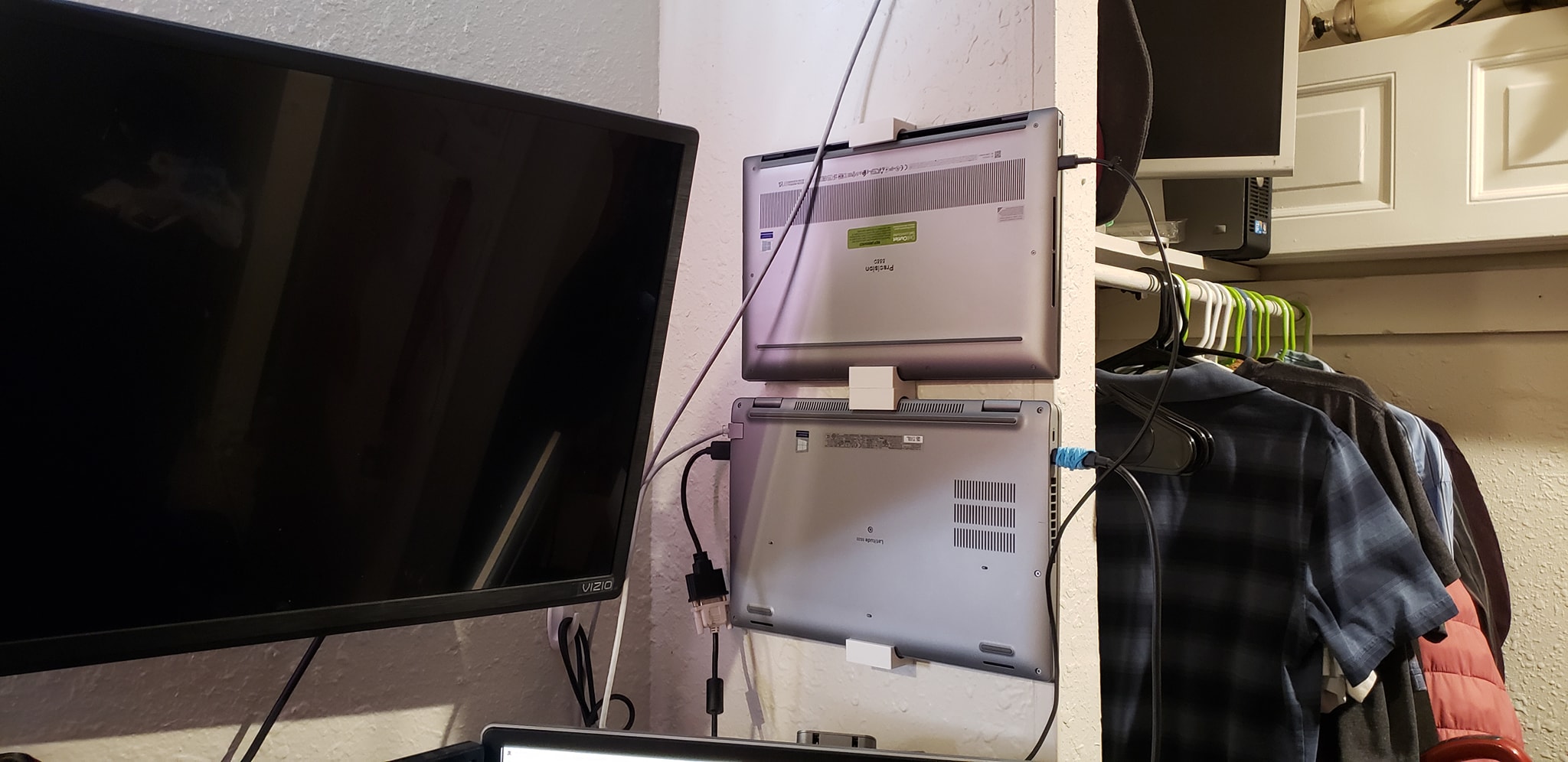 Simple Laptop Wall Mounts by NazzerDawk | Download free STL model ...