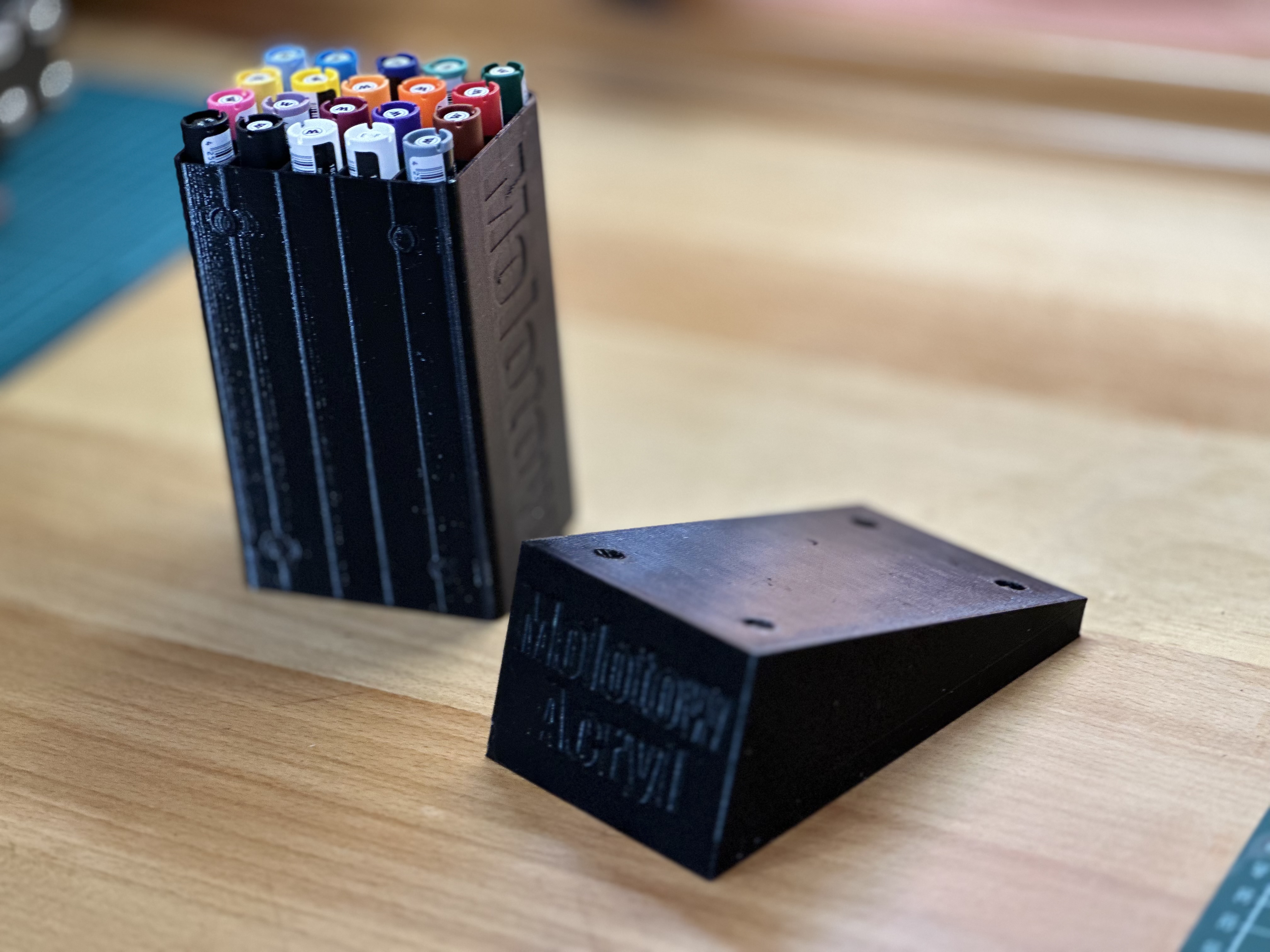 Stackable case for 20 Molotow Acrylic Pens (13mm) +/- base by Clamikra ...