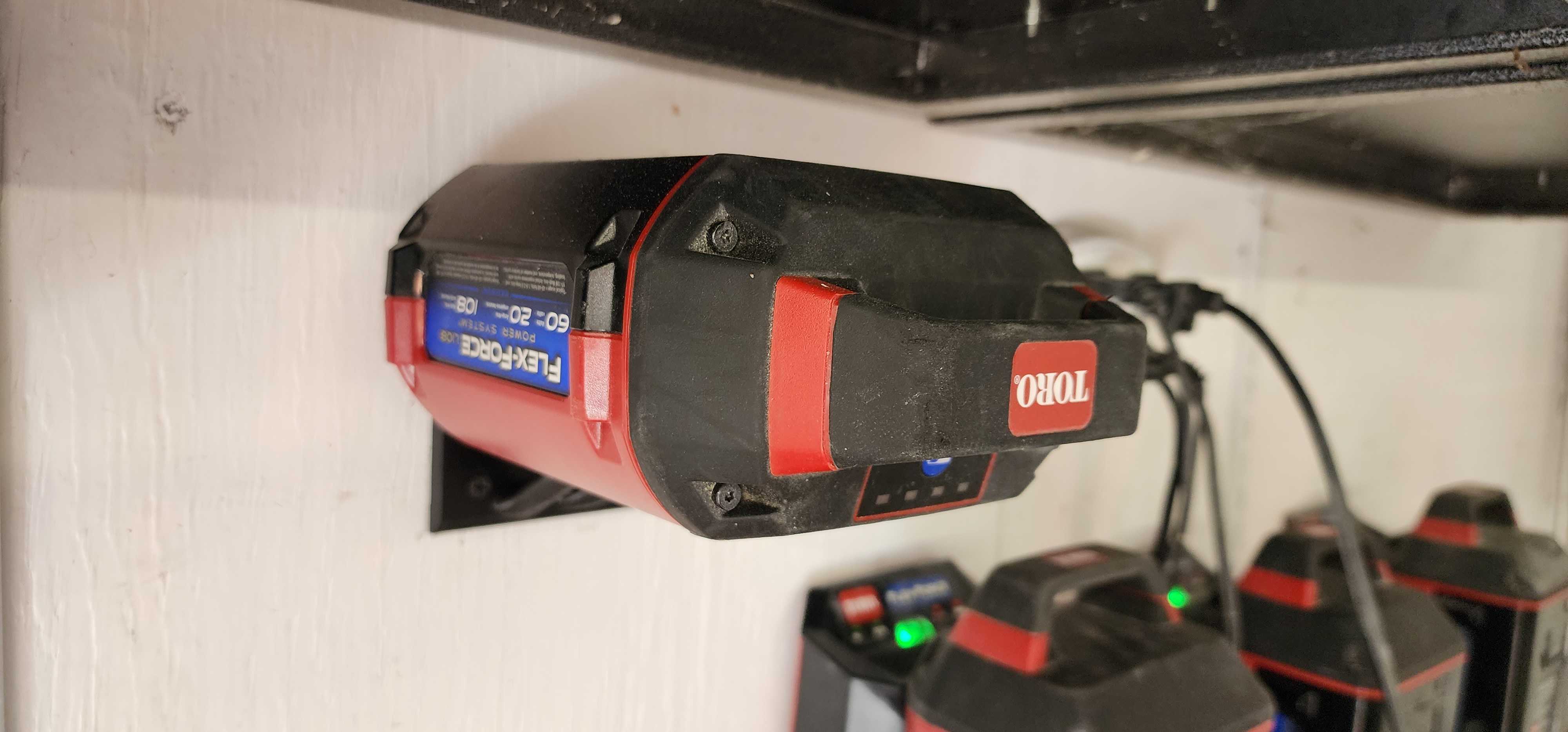 Toro 60V Battery Wall Mount von deathandtaxes | Kostenloses STL-Modell ...