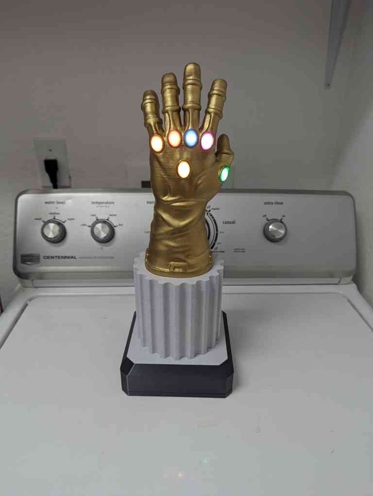 Comic Infinity Gauntlet Trophy with RGB Stones by plumpo | Download ...