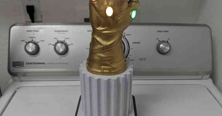 Comic Infinity Gauntlet Trophy with RGB Stones by plumpo | Download ...