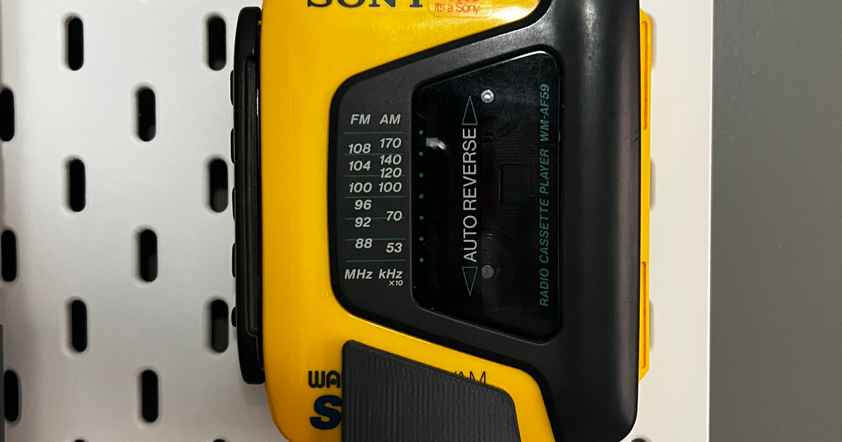 Walkman Sport (AF59) Skadis Mount by playfellow__ | Download free STL ...