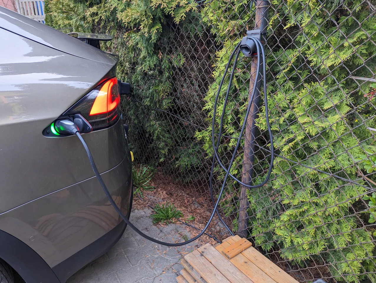 Fence-Mounted Type 2 EV Cable Holder by MrStolarsky | Download free STL ...