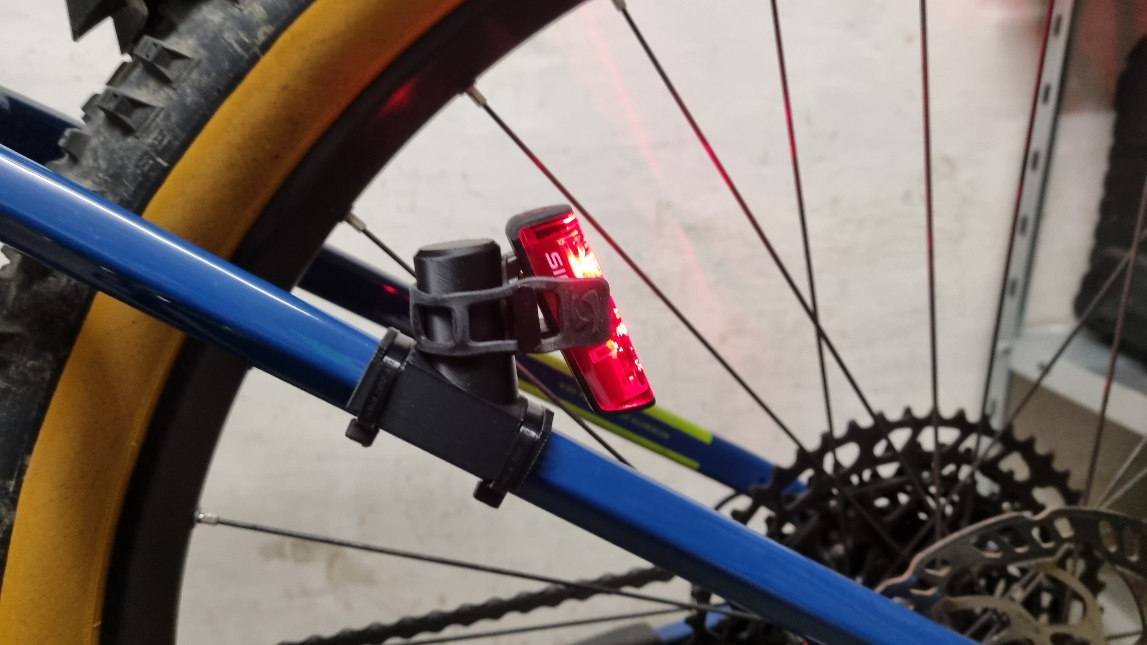 CUBE Reaction Hybrid SL 625 rear light by DrSchiduwi | Download free ...