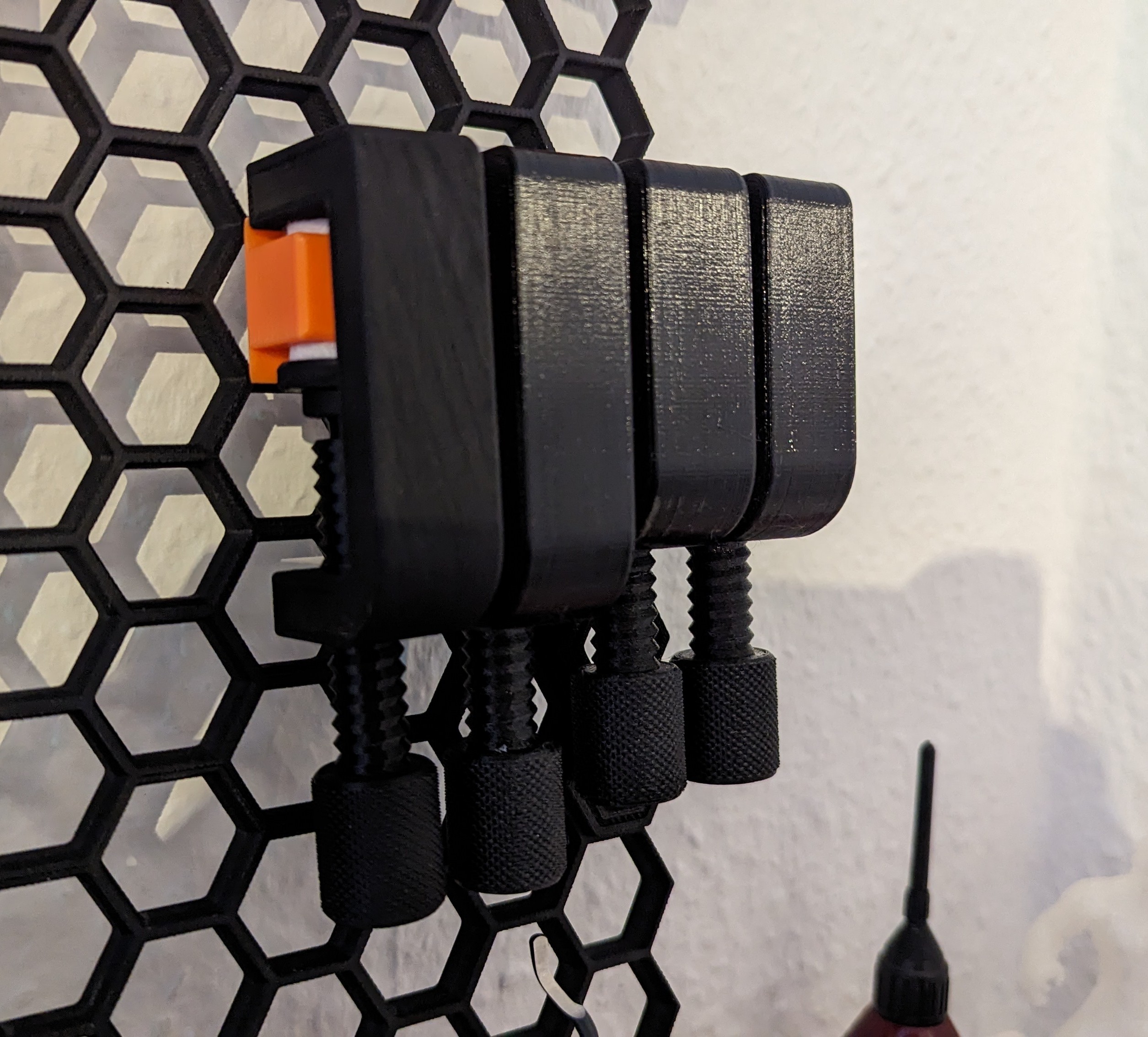 Honeycomb Wall - Clamp by i Skrumpie | Download free STL model ...