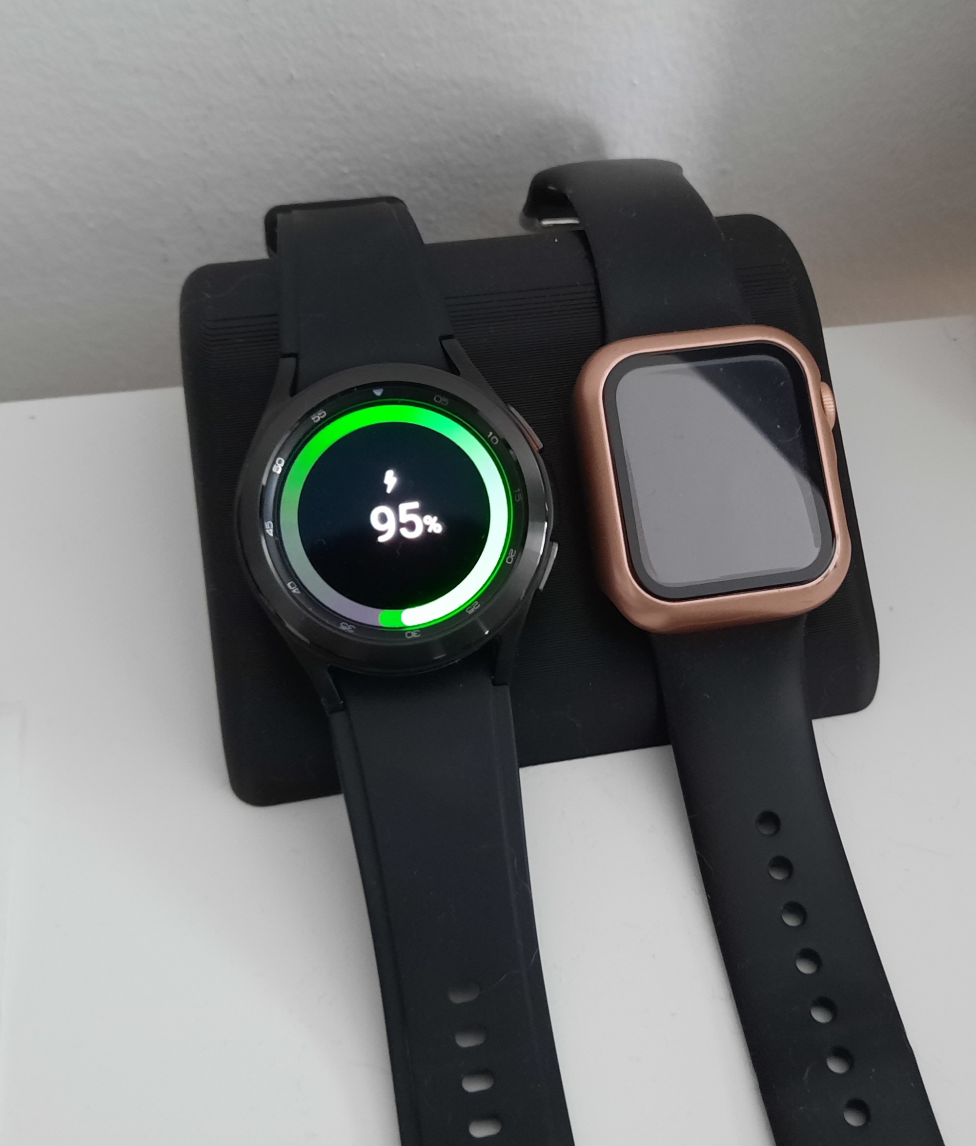 Combi Smartwatch Charger Samsung And Apple by Christian L. | Download ...