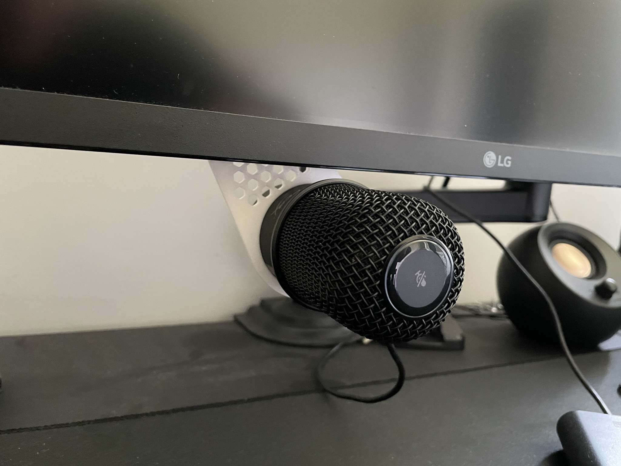 Hyperx Solocast microphone monitor holder by Fedelencio | Download free ...