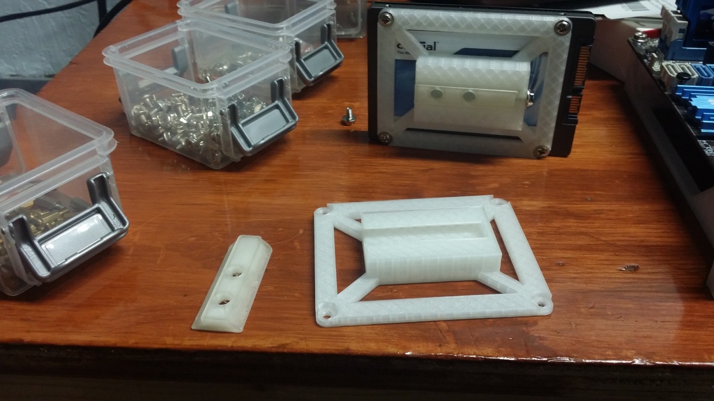 Invisible 2.5 Inch Hard Drive Wall Mount by Natpie | Download free STL ...