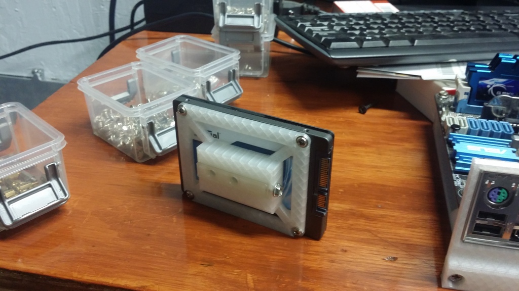 Invisible 2.5 Inch Hard Drive Wall Mount by Natpie | Download free STL ...