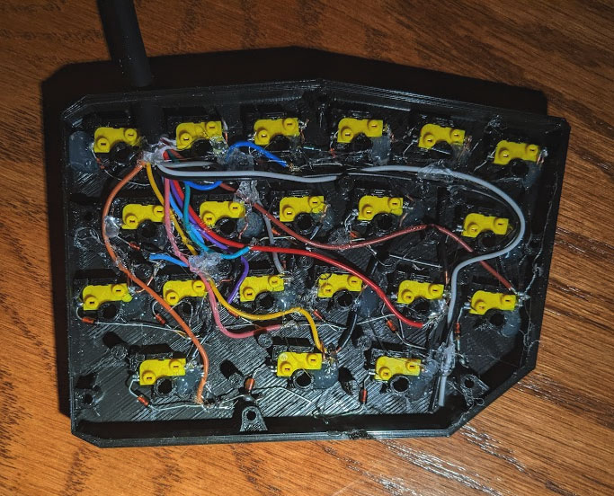 Split Keyboard with hand wired hot swap socket seats by banielbow ...