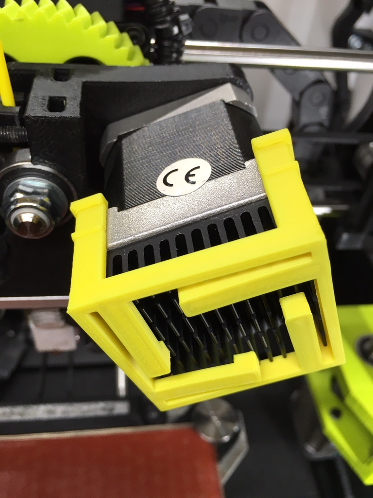 Nema 17 Heatsink Clamp por ScottW | Descargar modelo STL gratuito ...