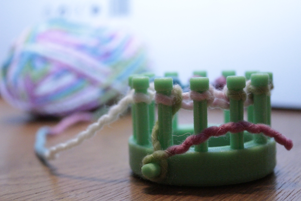 Knitting loom 6cm Diameter, 12 Pins by JordanHogetoorn | Download free ...