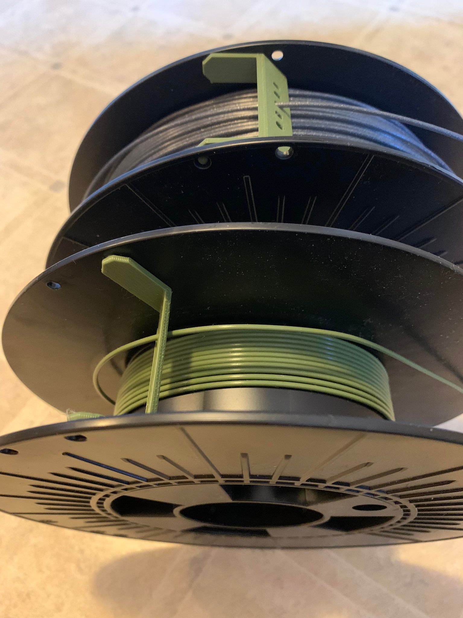 Filament clip for spools. by Startracer | Download free STL model ...