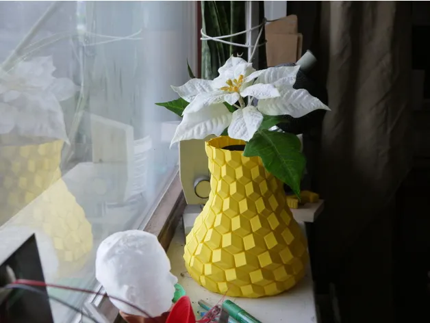 Curved Honeycomb Vase By Locallyprint3d Download Free Stl Model