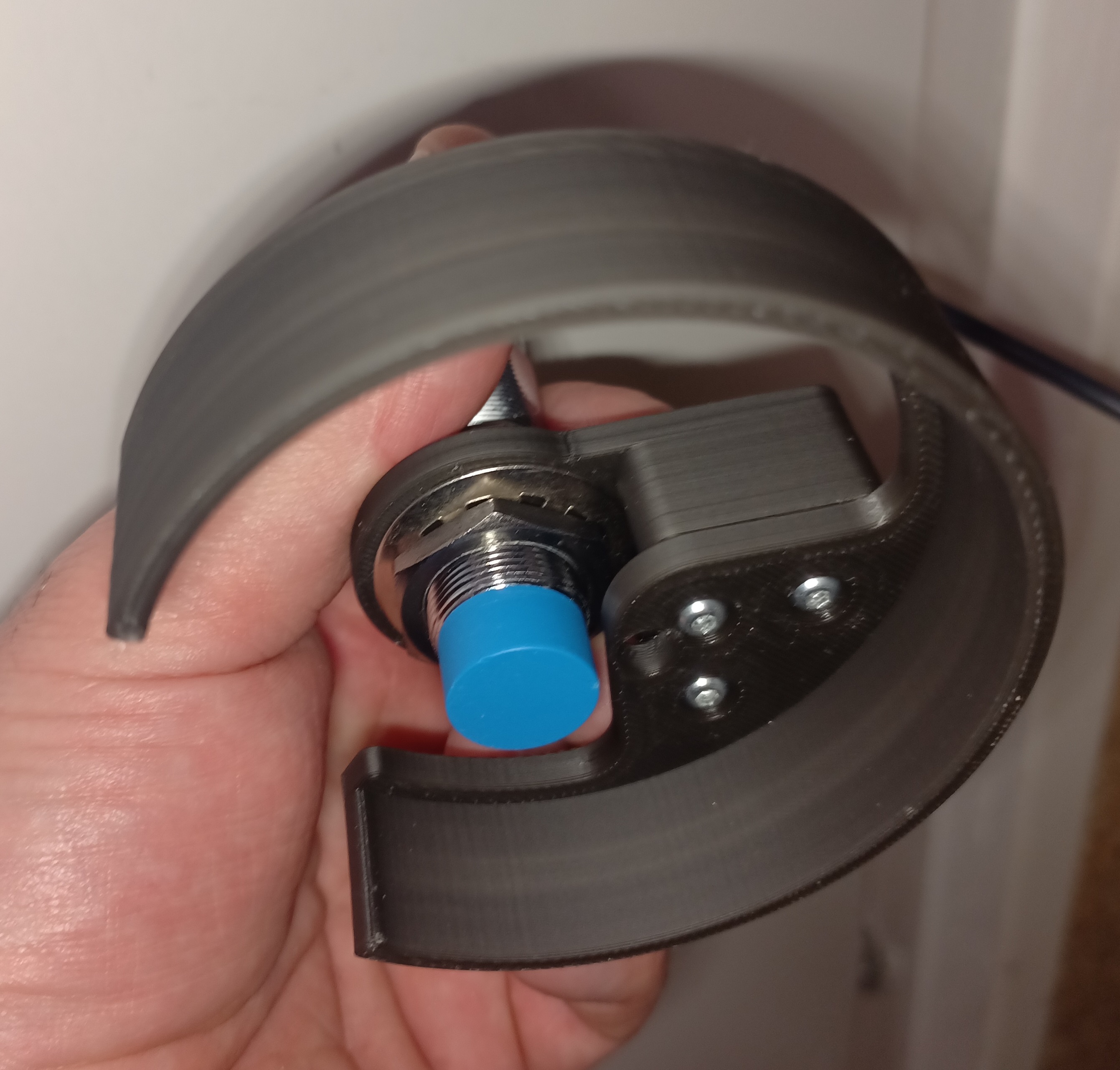 Mounting bracket for the inductive proximity Sensor. por Arie Kraak ...