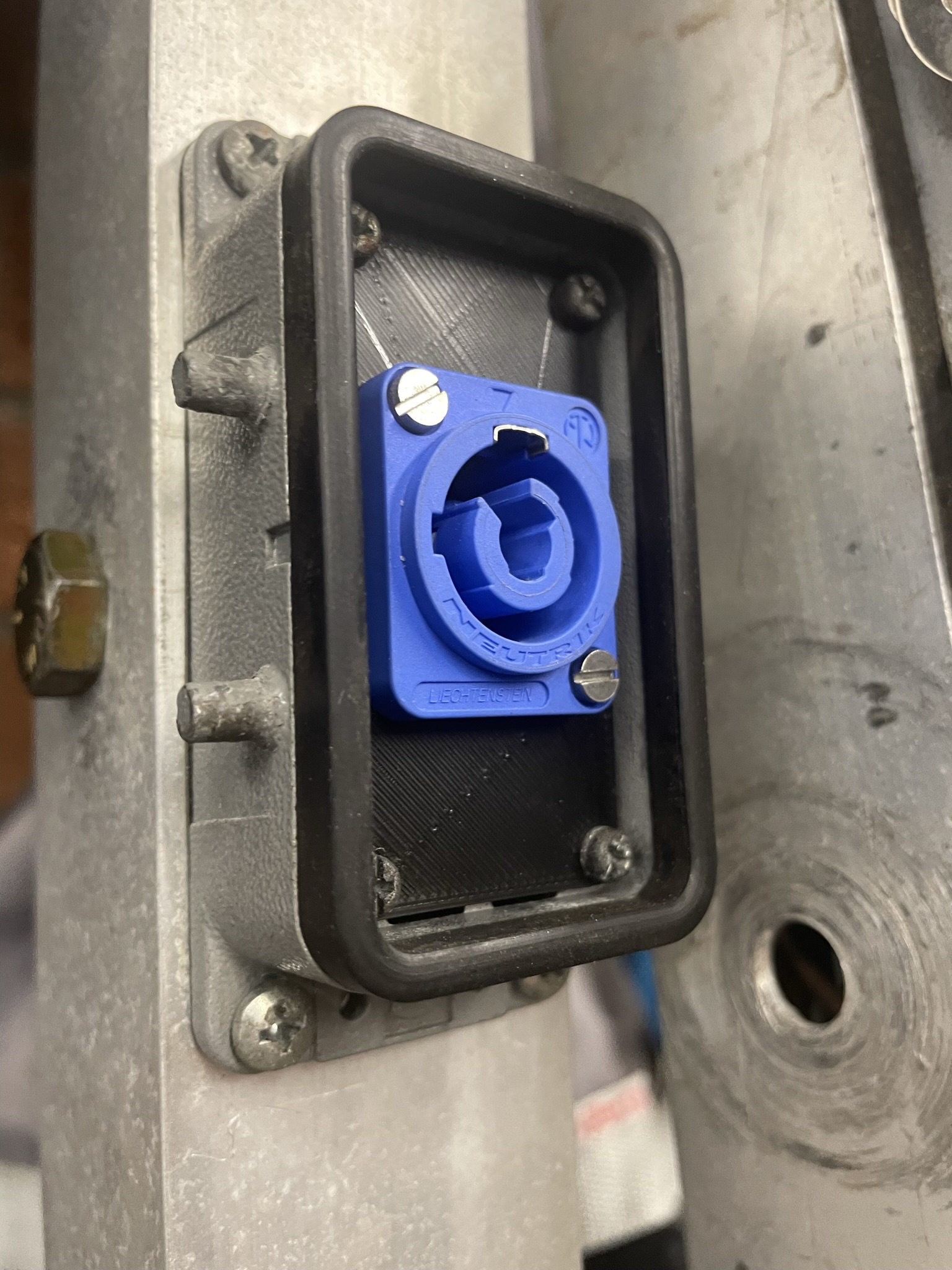 Harting HAN 10 to Neutrik D size powercon adapter plate by Jorick ...