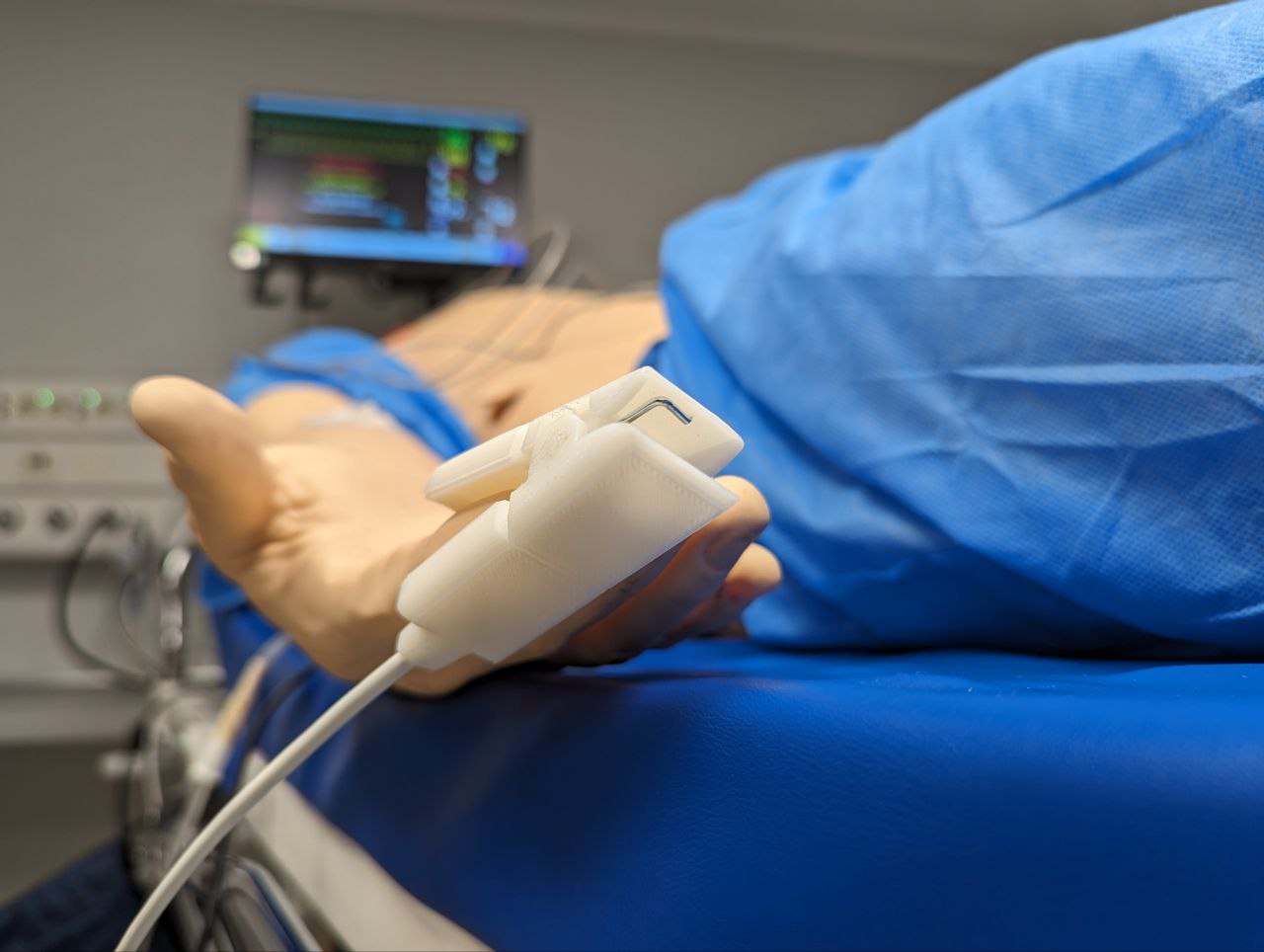 SpO2 sensor prop for healthcare simulation por Aleksandrs Oborins ...