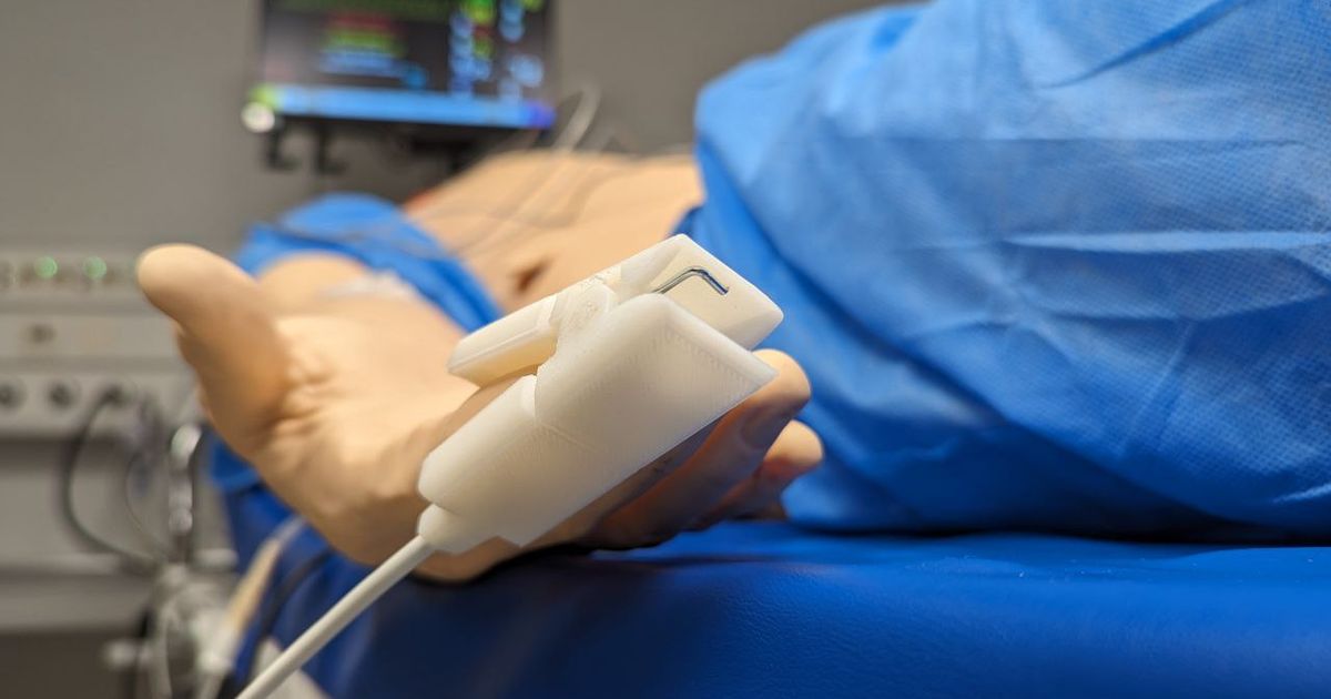 SpO2 sensor prop for healthcare simulation por Aleksandrs Oborins ...