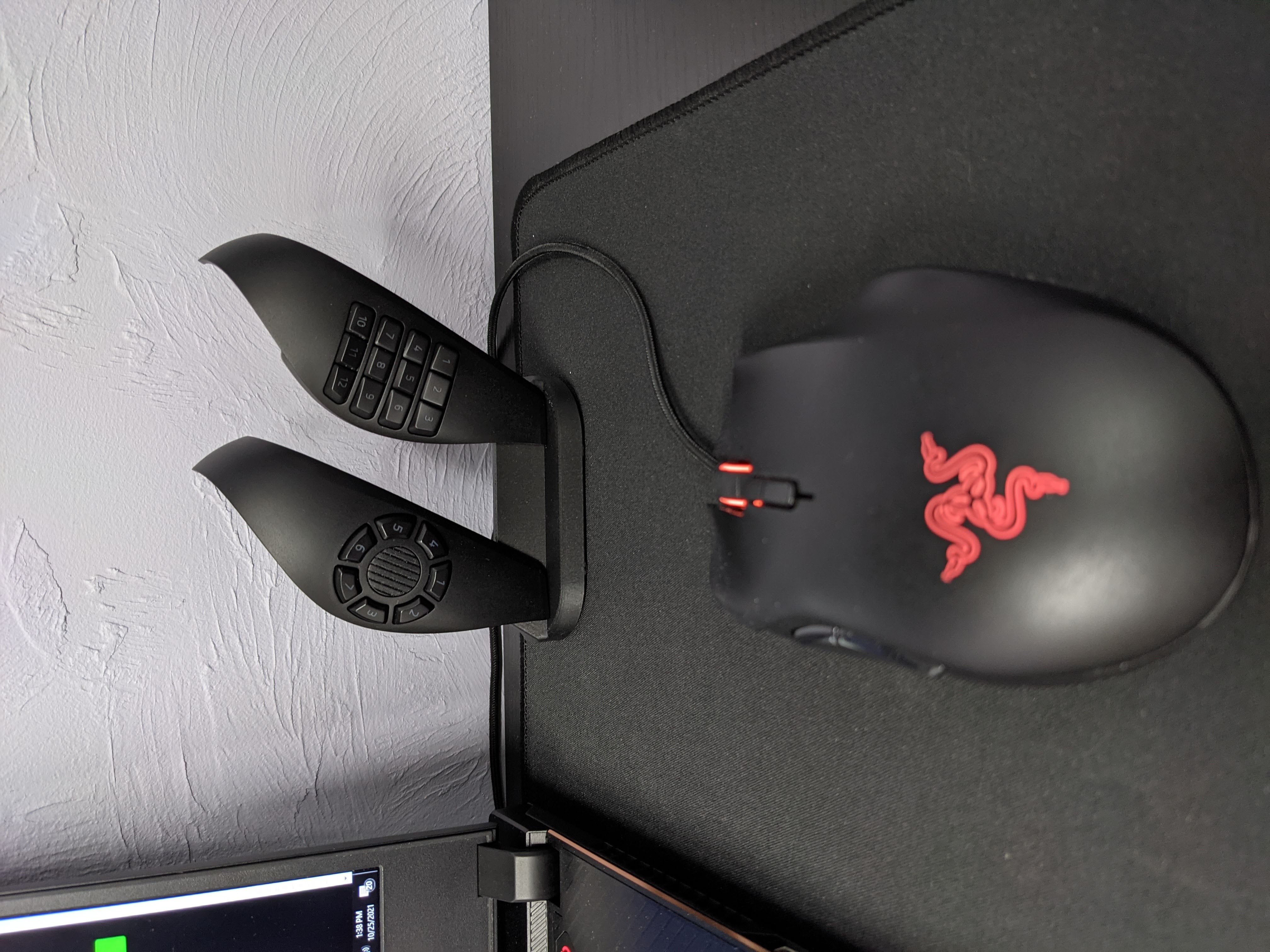 Razer Naga Trinity / Naga Pro Side Plate Holder by Kirk Makes Things ...