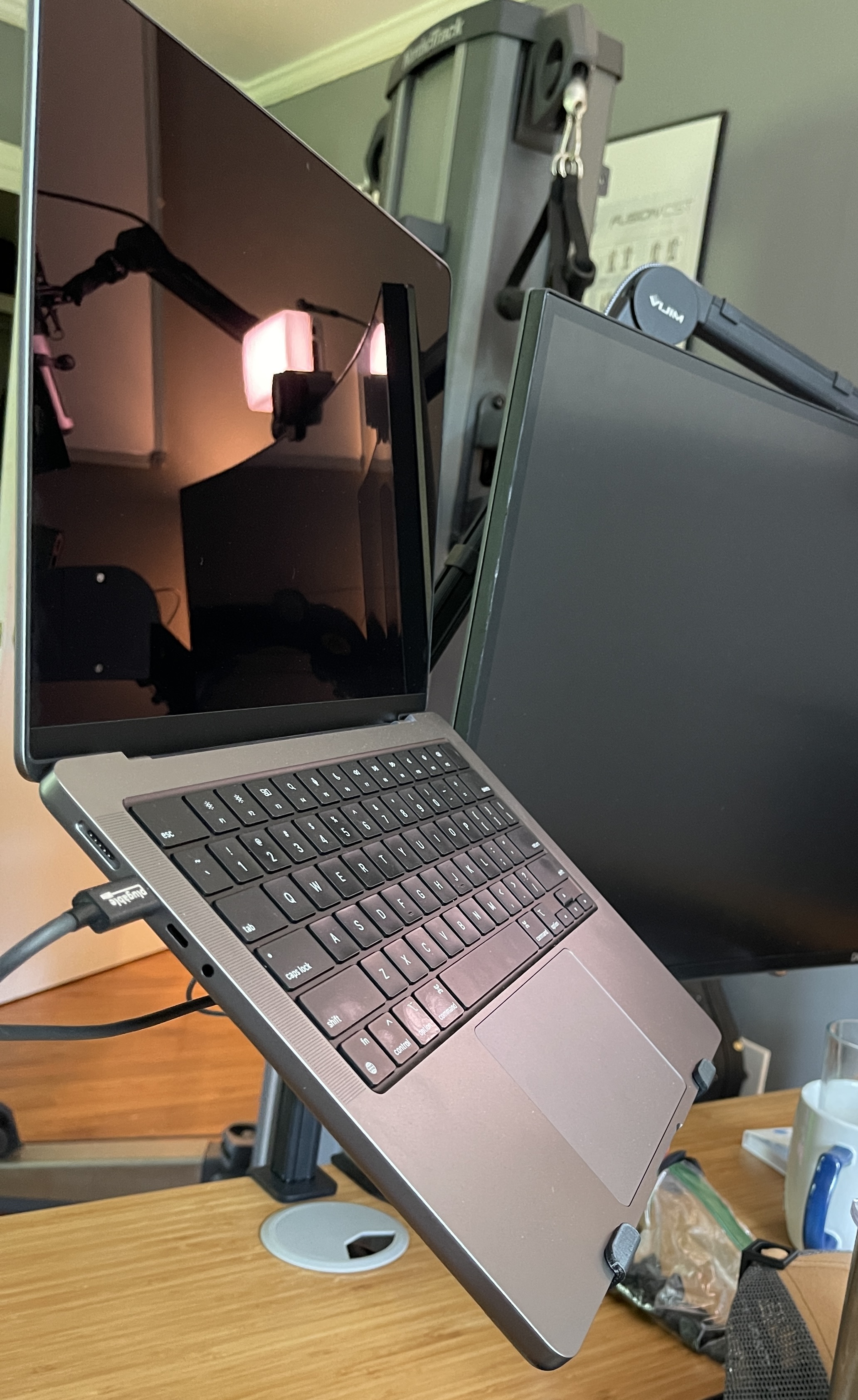 Parametric Vesa Mount Laptop Stand von jatkinson10 | Kostenloses STL ...
