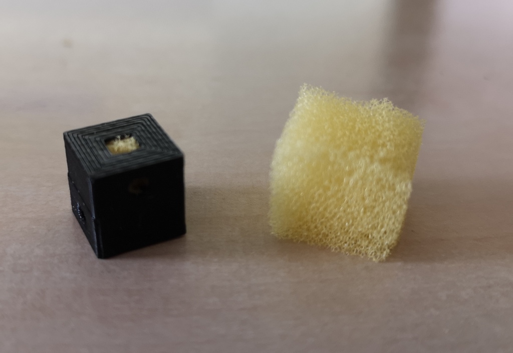 Filament Clip with cleaning function by cHaOt166 | Download free STL ...