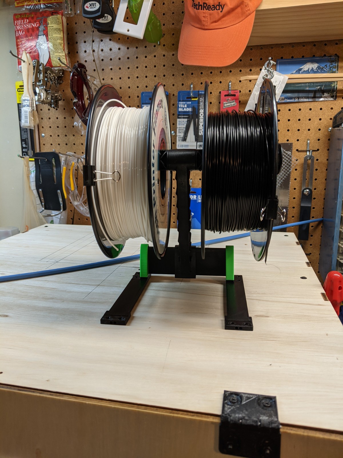 Cantilevered bracket for your extra spool holders por Dan Rogers ...