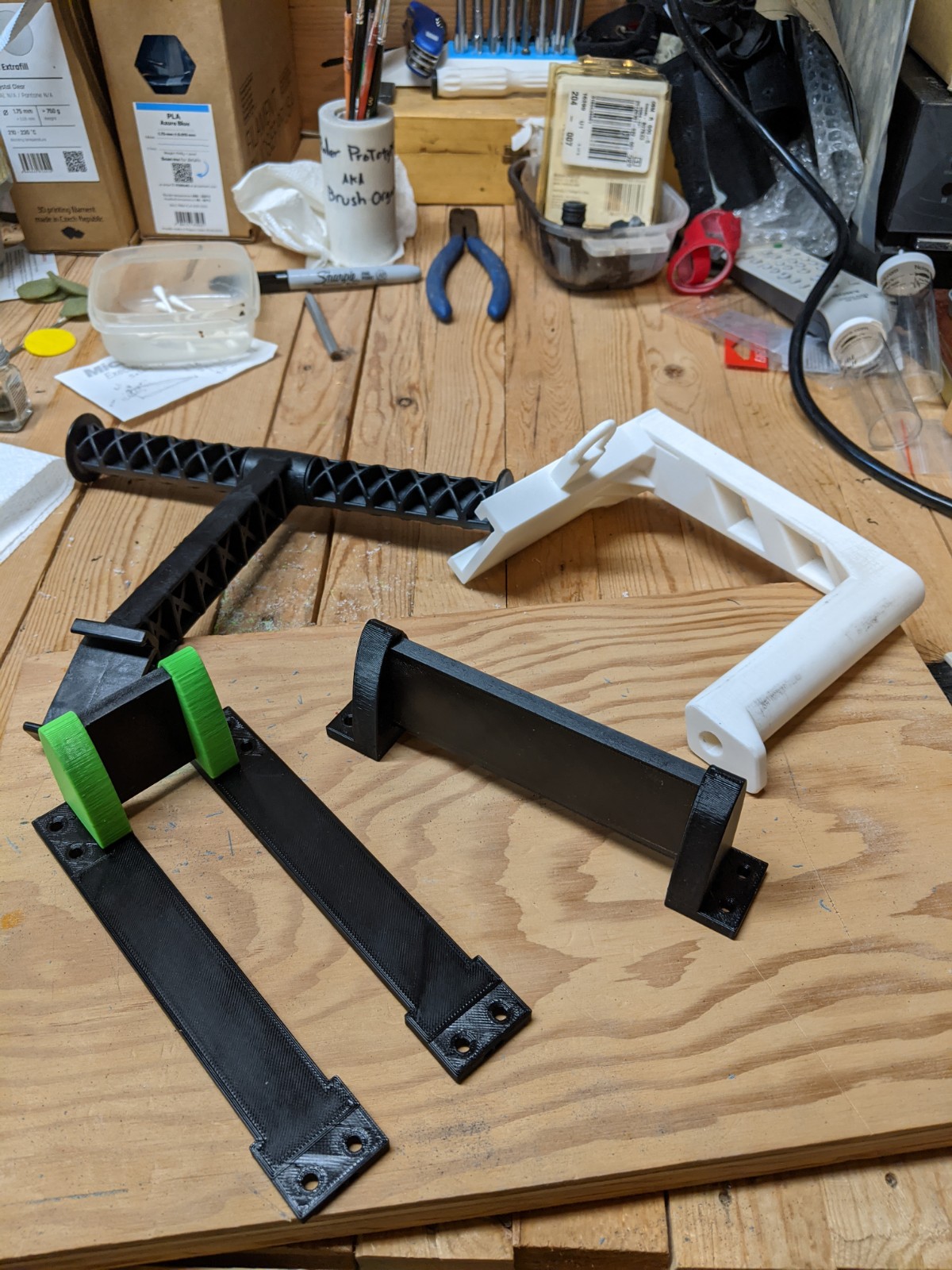 Cantilevered bracket for your extra spool holders por Dan Rogers ...